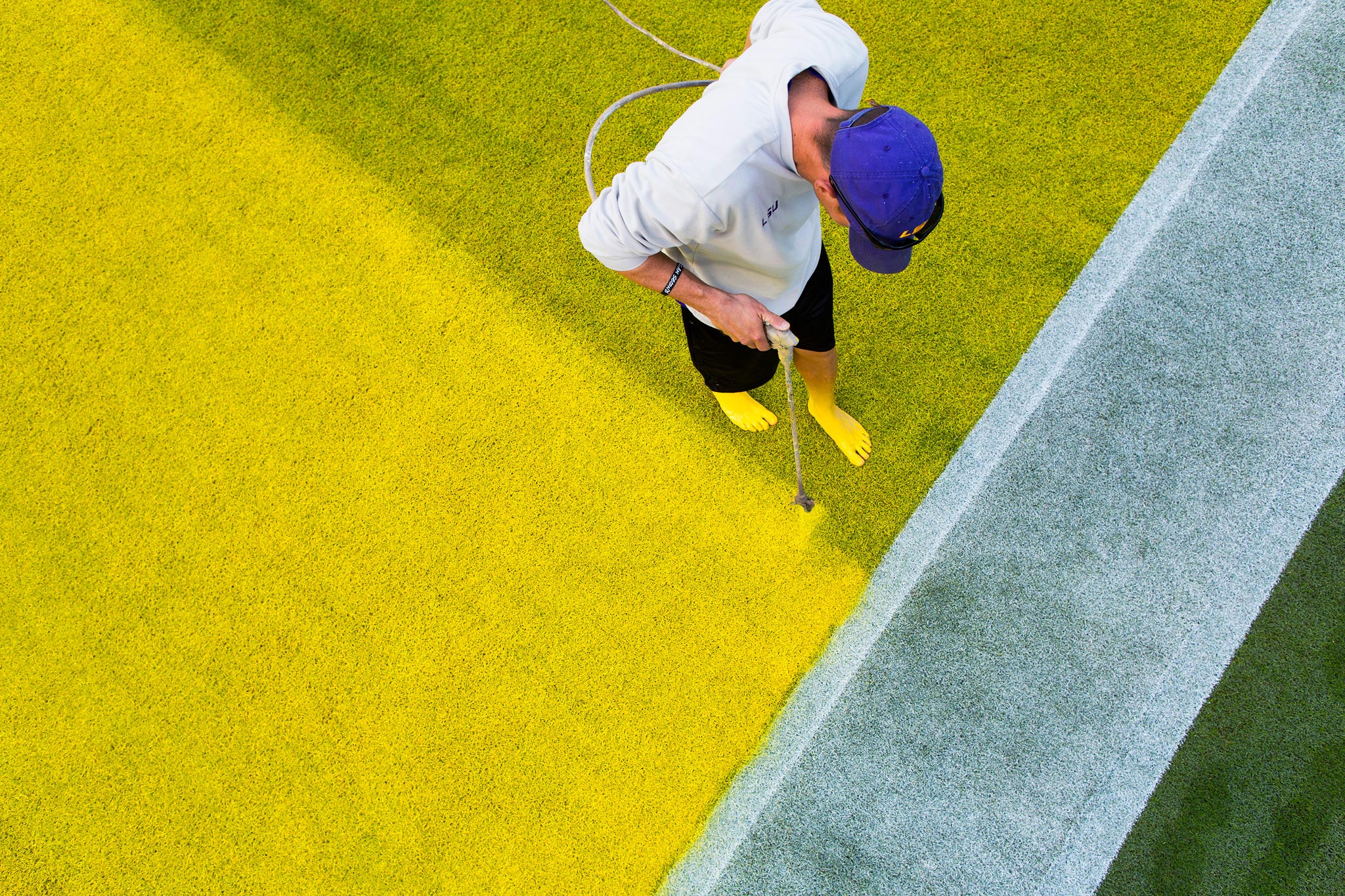 LSU grounds crew with painted feet - Go, Fight, Pack! - ESPN