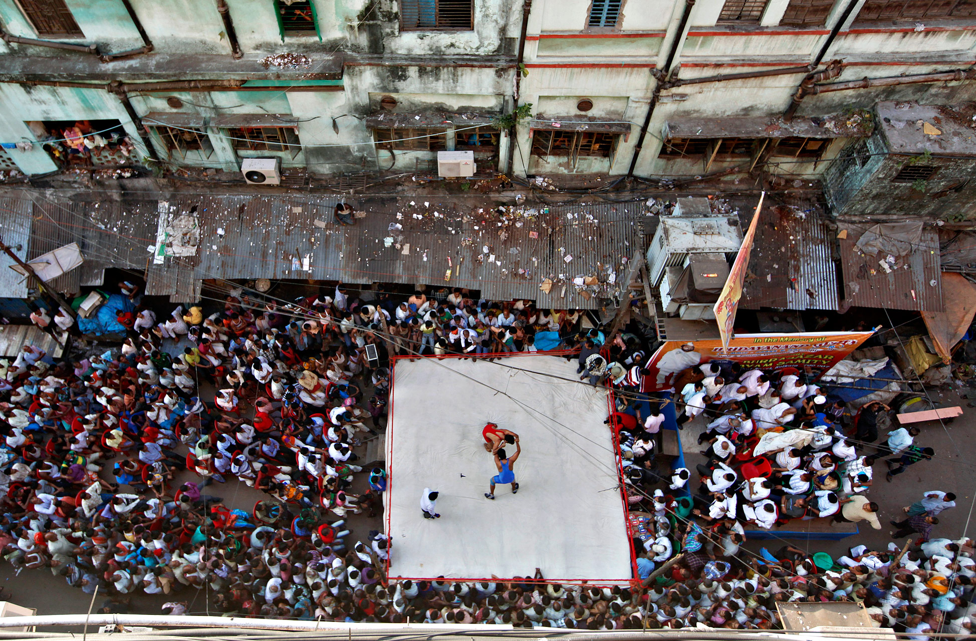 Street Fight - Photos of the Day November 15, 2012 - ESPN