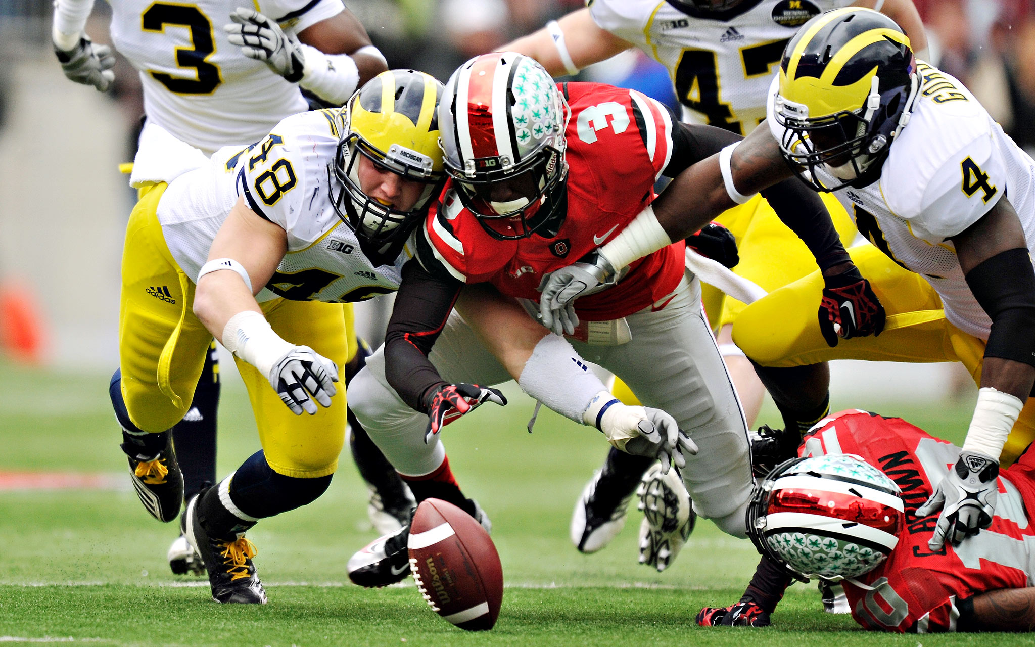 Fumble Foes - Photos of the Day for Nov. 26, 2012 - ESPN