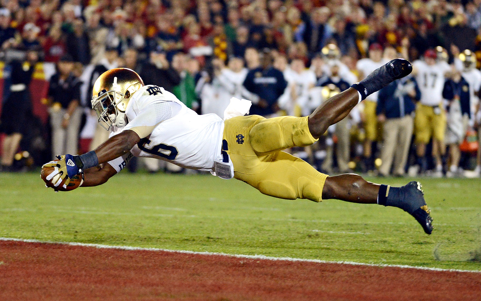 Riddick Glow - Photos of the Day for Nov. 26, 2012 - ESPN