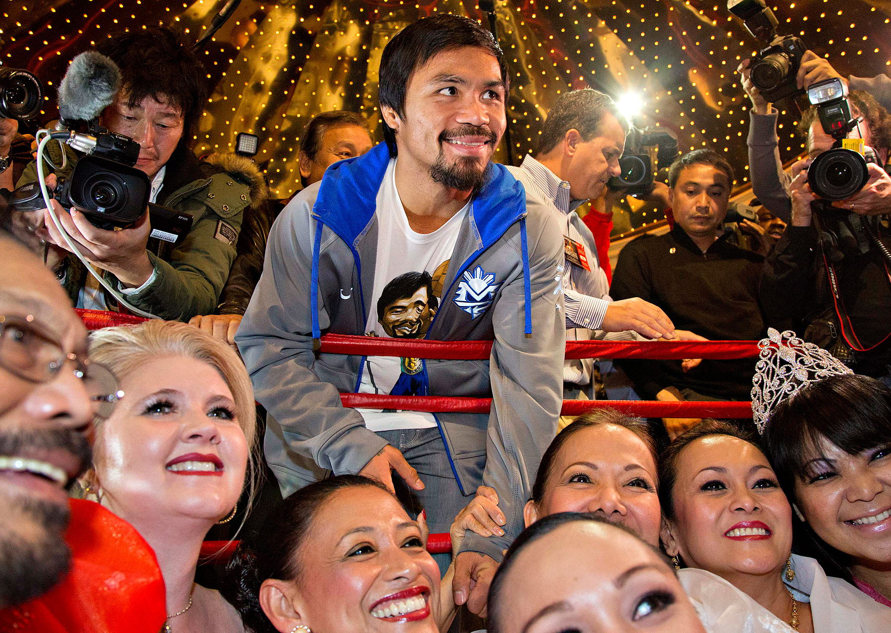 Pacq Of Supporters - Photos of the Day for Dec. 05, 2012 - ESPN