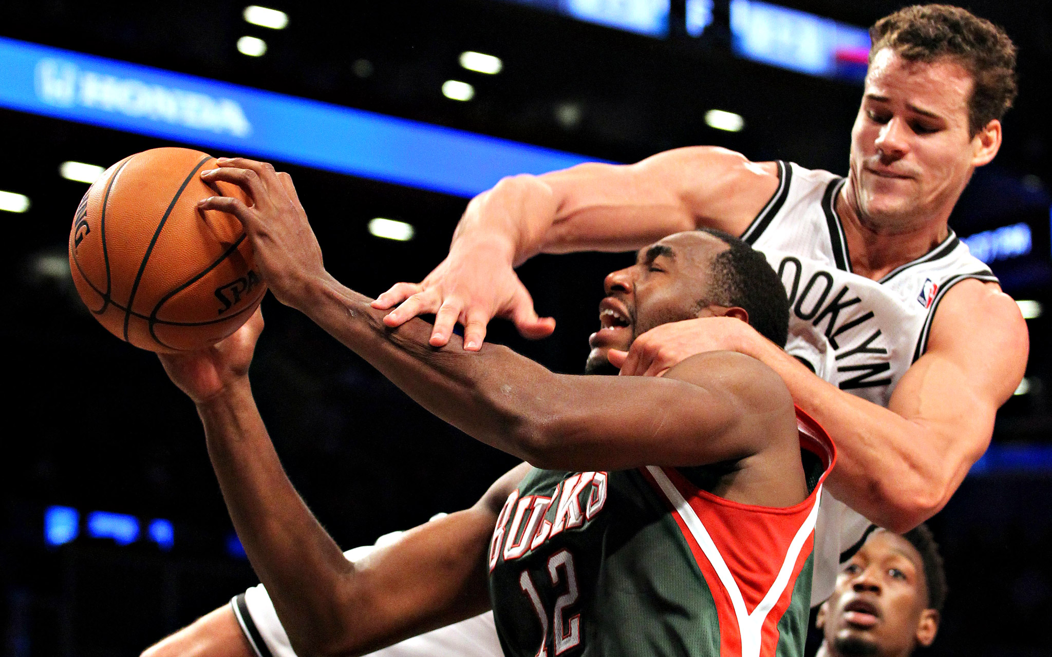 Paint Pain - Photos of the Day for Dec. 10, 2012 - ESPN