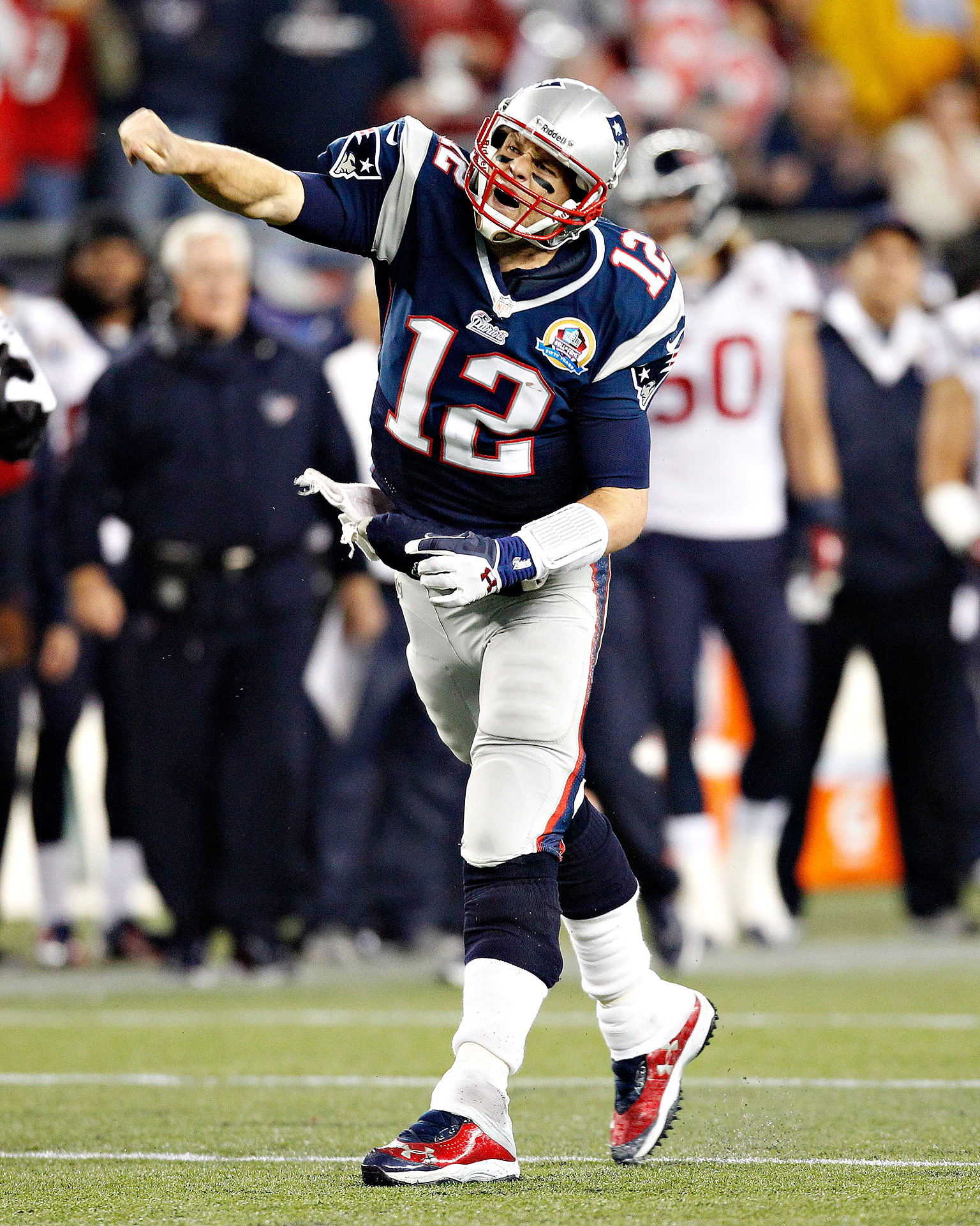 Fist Pump - Photos of the Day for Dec. 11, 2012 - ESPN