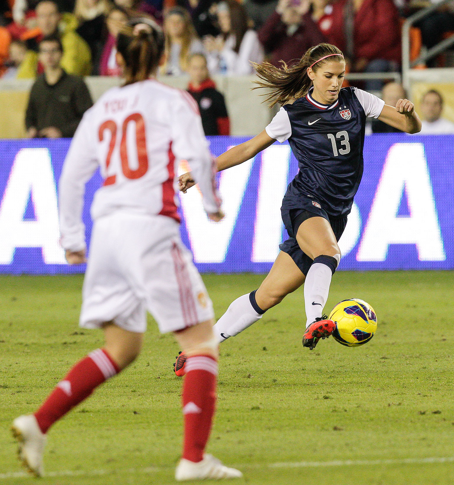 Bend It Like Morgan - Photos of the Day for Dec. 13, 2012 - ESPN