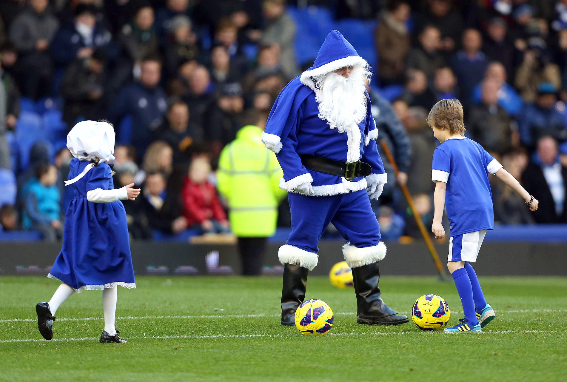 Santa Goes Blue - Photos of the Day (Christmas 2012) - ESPN
