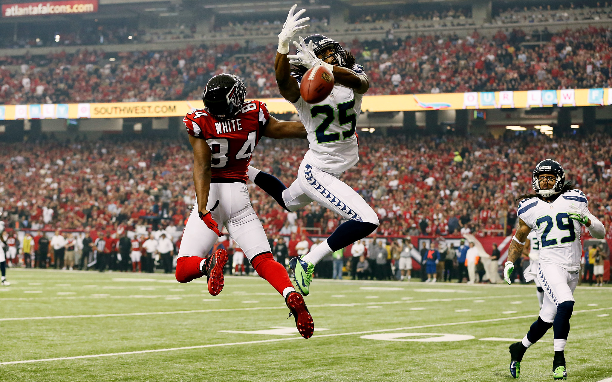 Fly Ball - Photos of the Weekend for Jan. 11-13, 2013 - ESPN