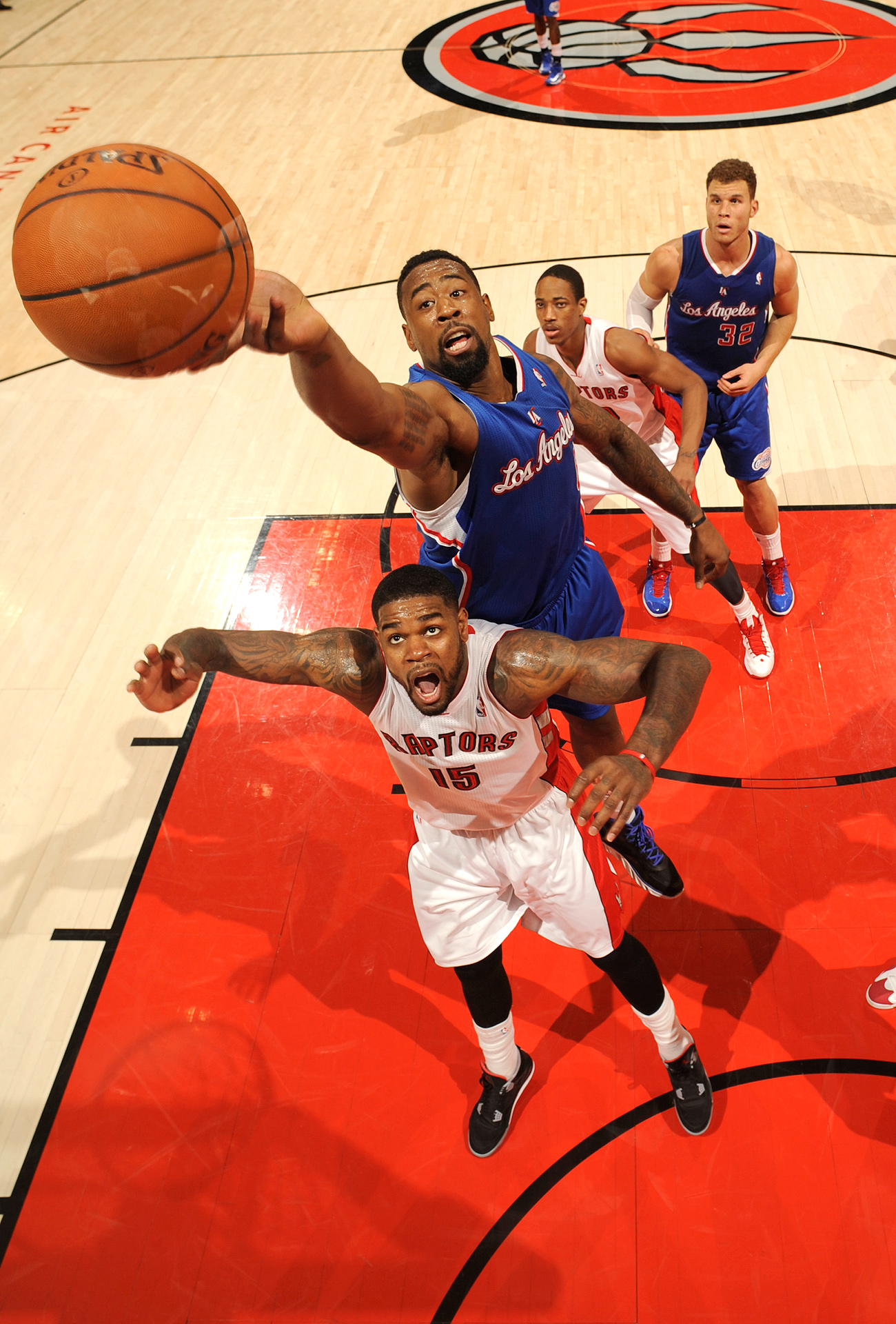 DeAndre Jordan reaches over Amir Johnson : r/NBAimages