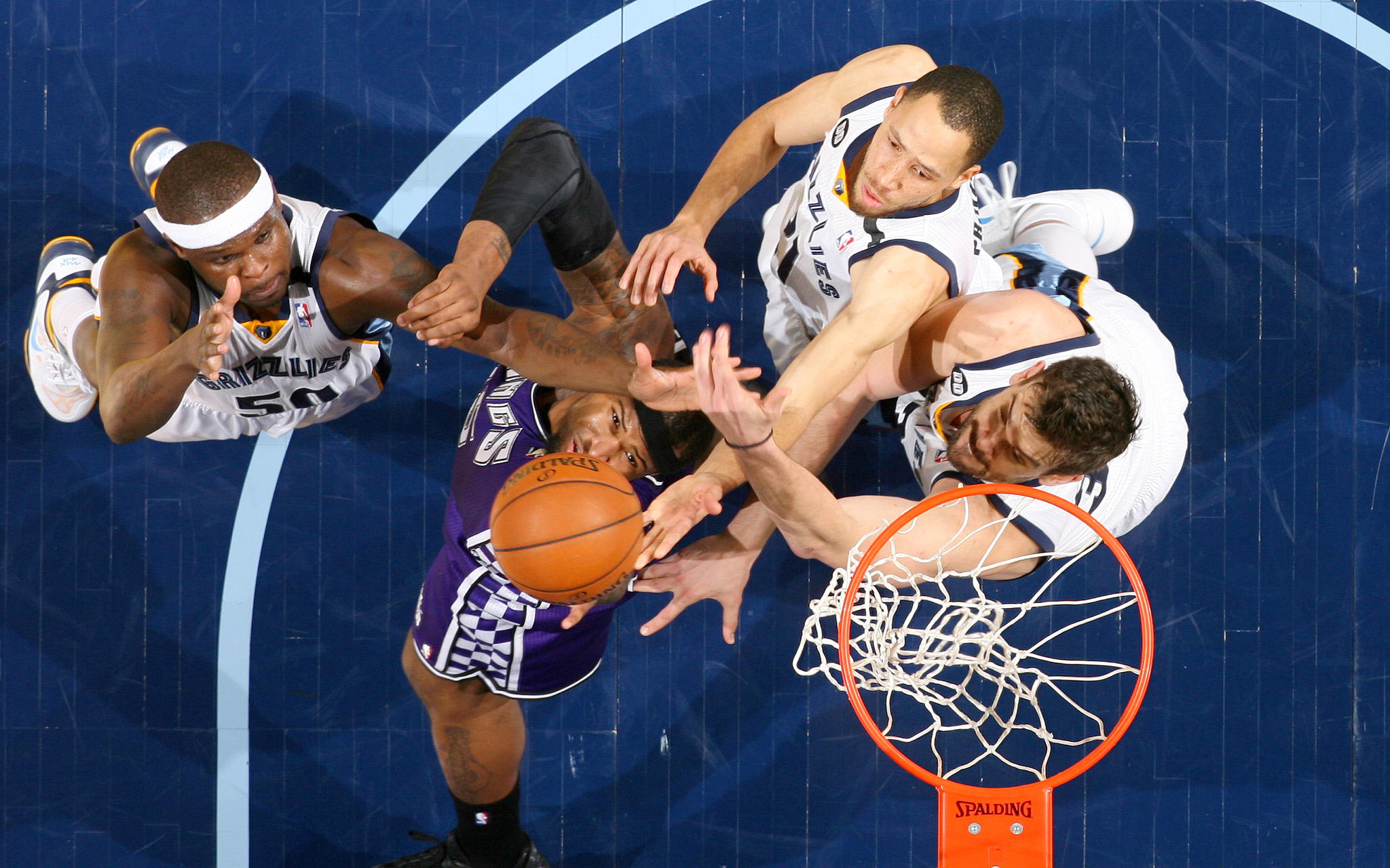 Jump ball - The Week in Pictures Feb. 11 - 14, 2013 - ESPN