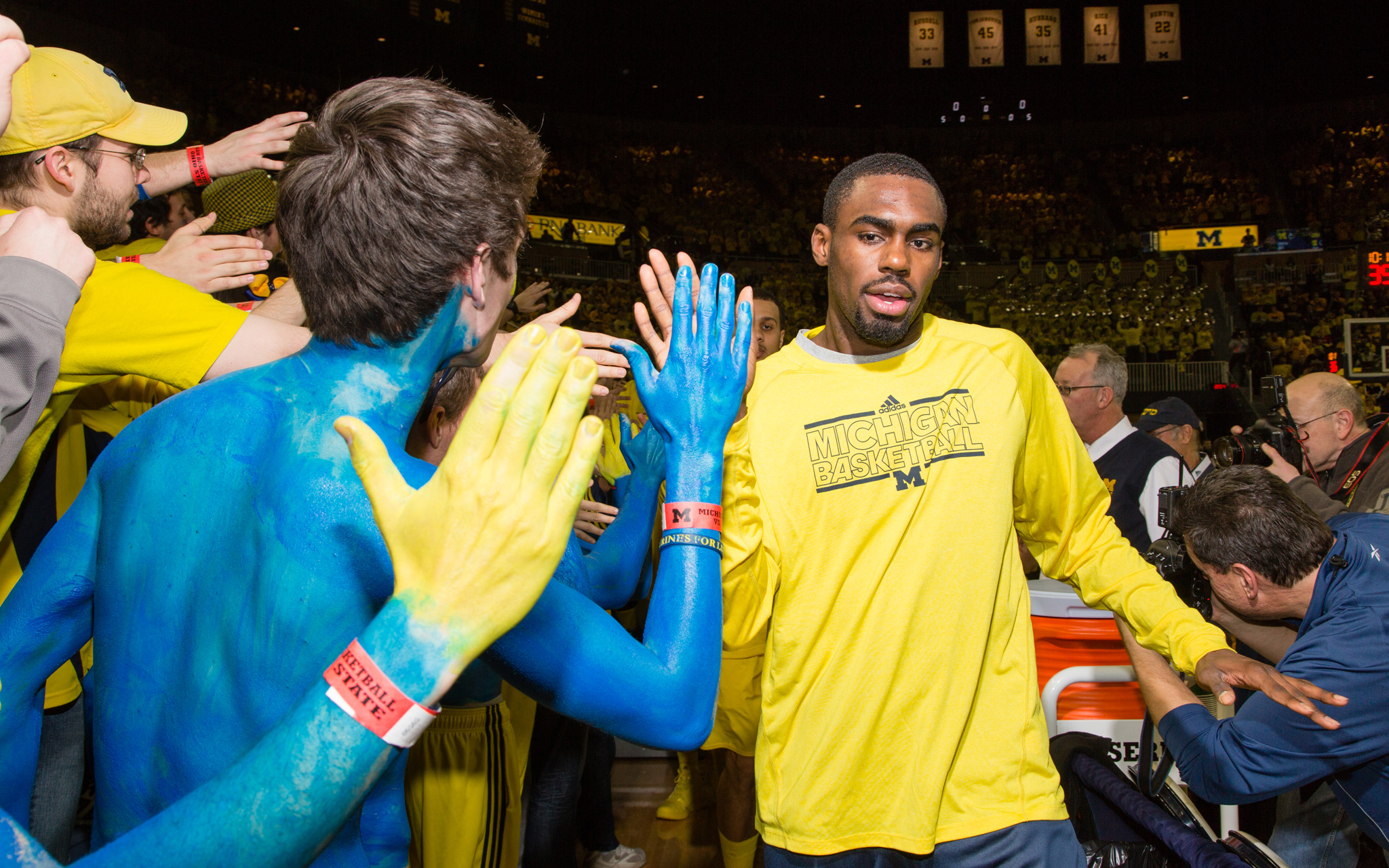 GIVING BACK - One Day One Game Maize Rage - ESPN
