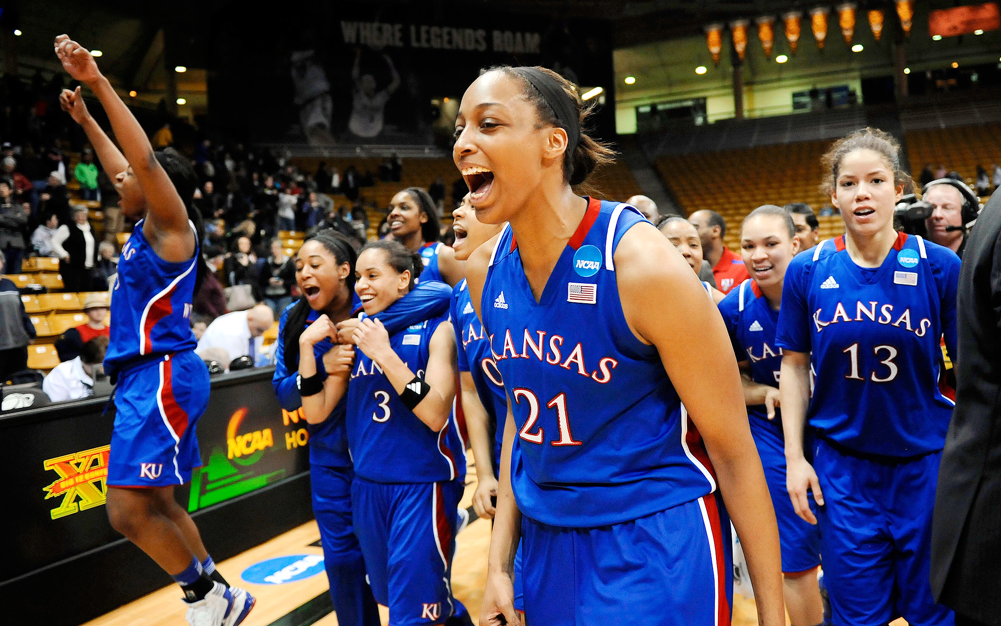 Rock Chalk Ladies - The Week in Pictures for March 25-27, 2013 - ESPN