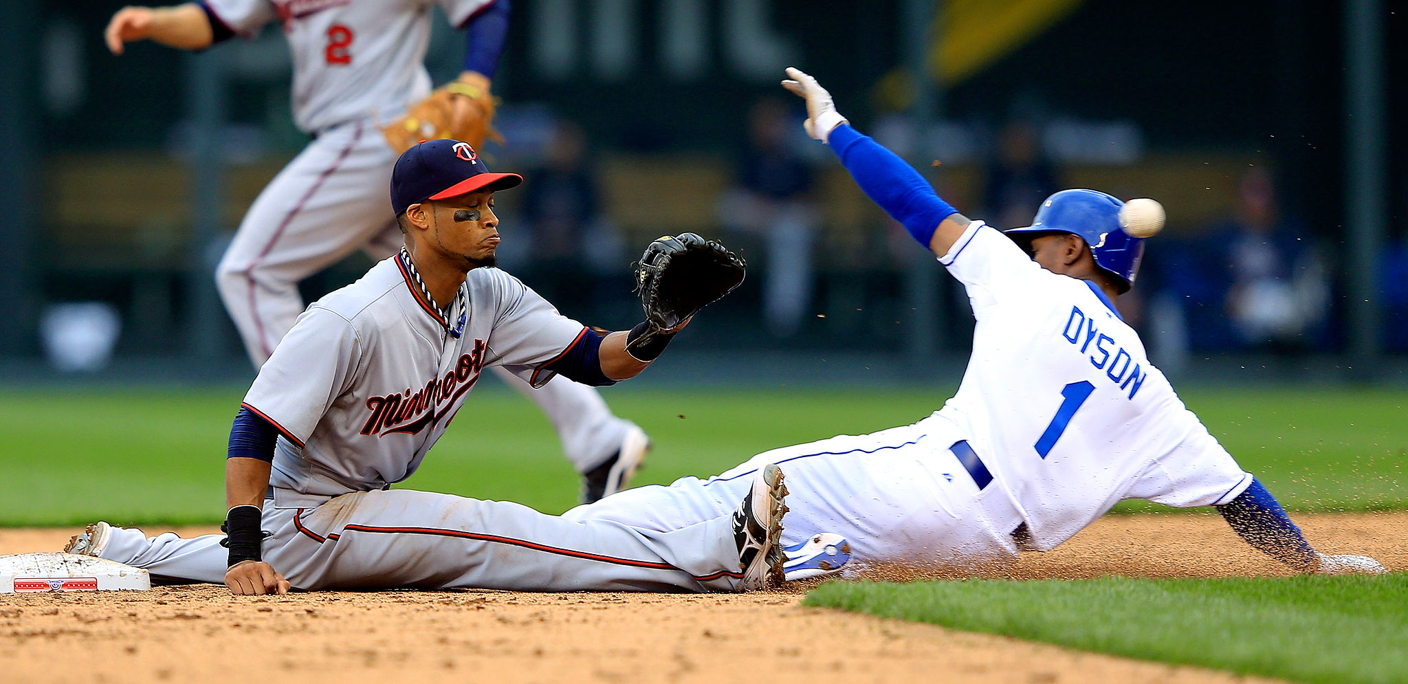 Split second catch - The Week in Pictures for April 8-10, 2013 - ESPN