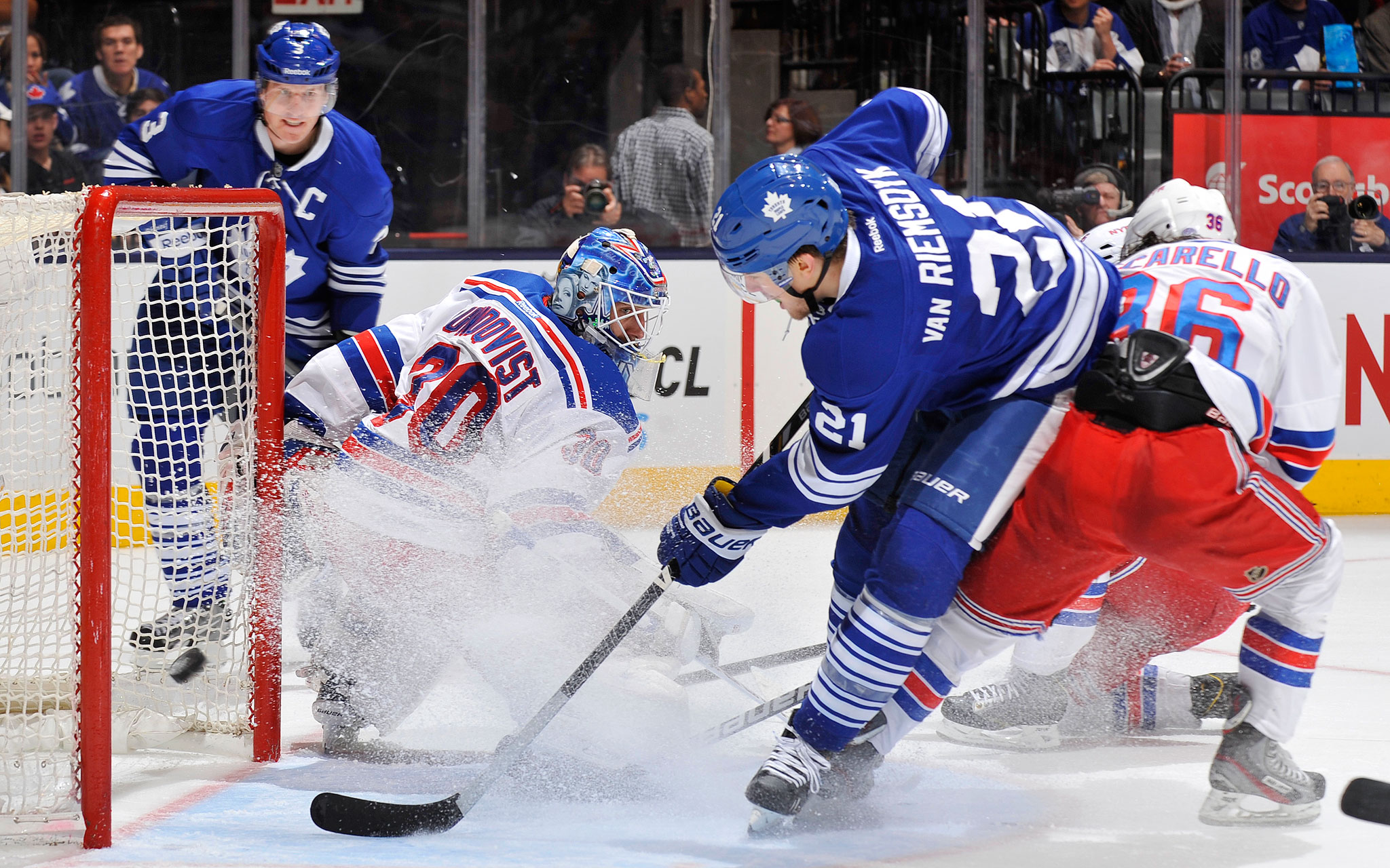 Shredding ice - The Week in Pictures for April 8-10, 2013 - ESPN