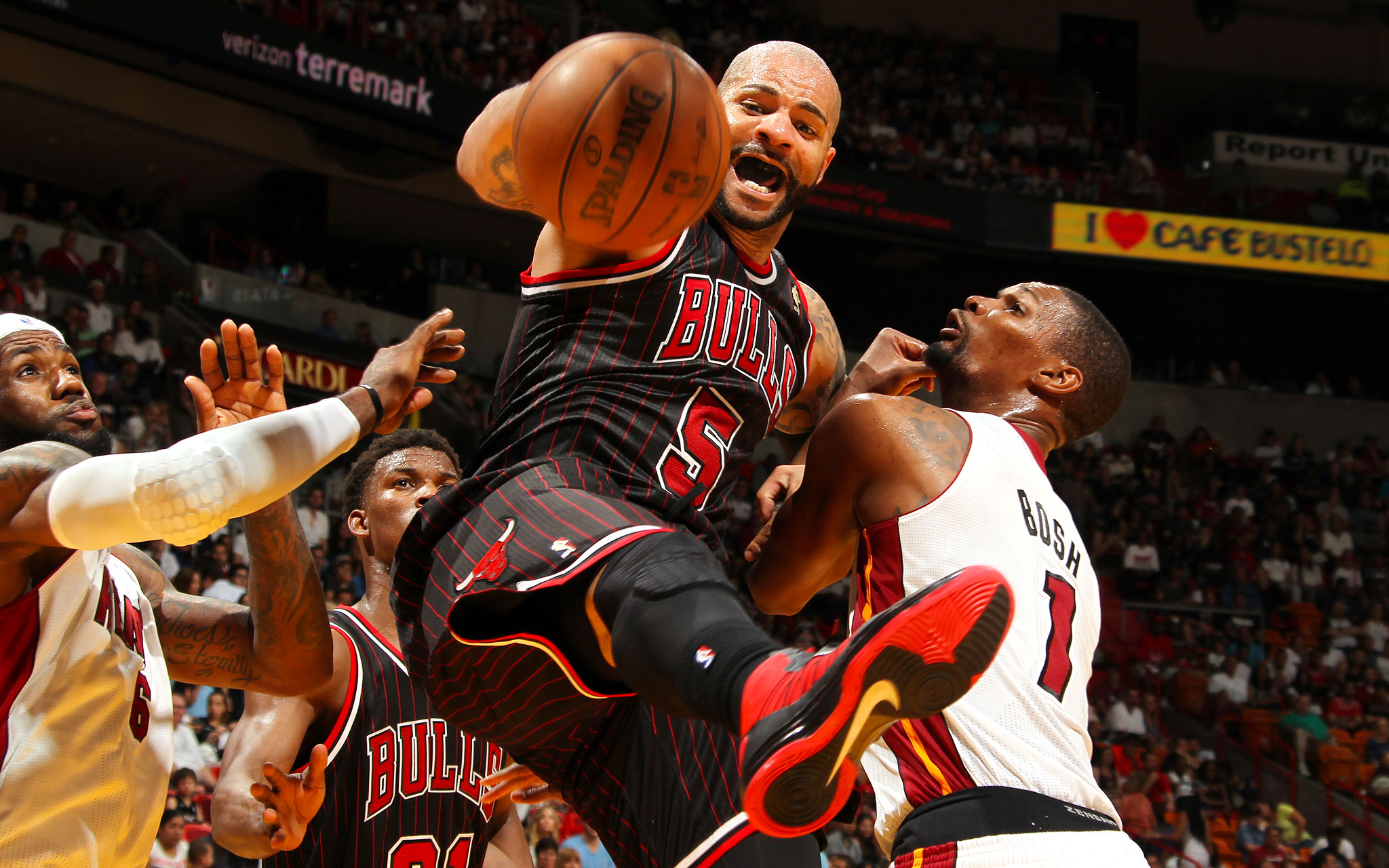 Carlos Boozer reaches for the ball : r/NBAimages