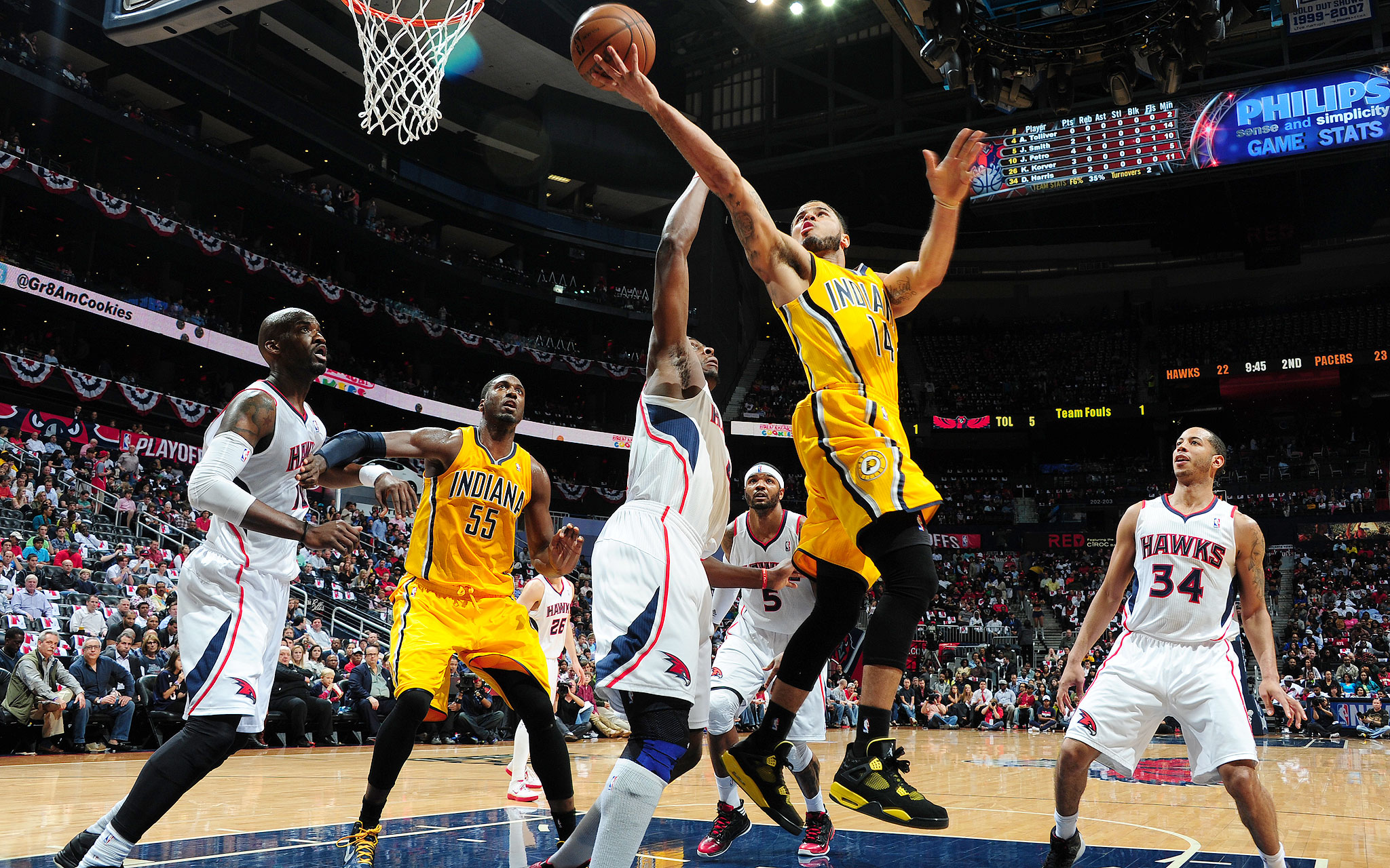 DJ Augustin tries a right-handed layup on the left side : r/NBAimages
