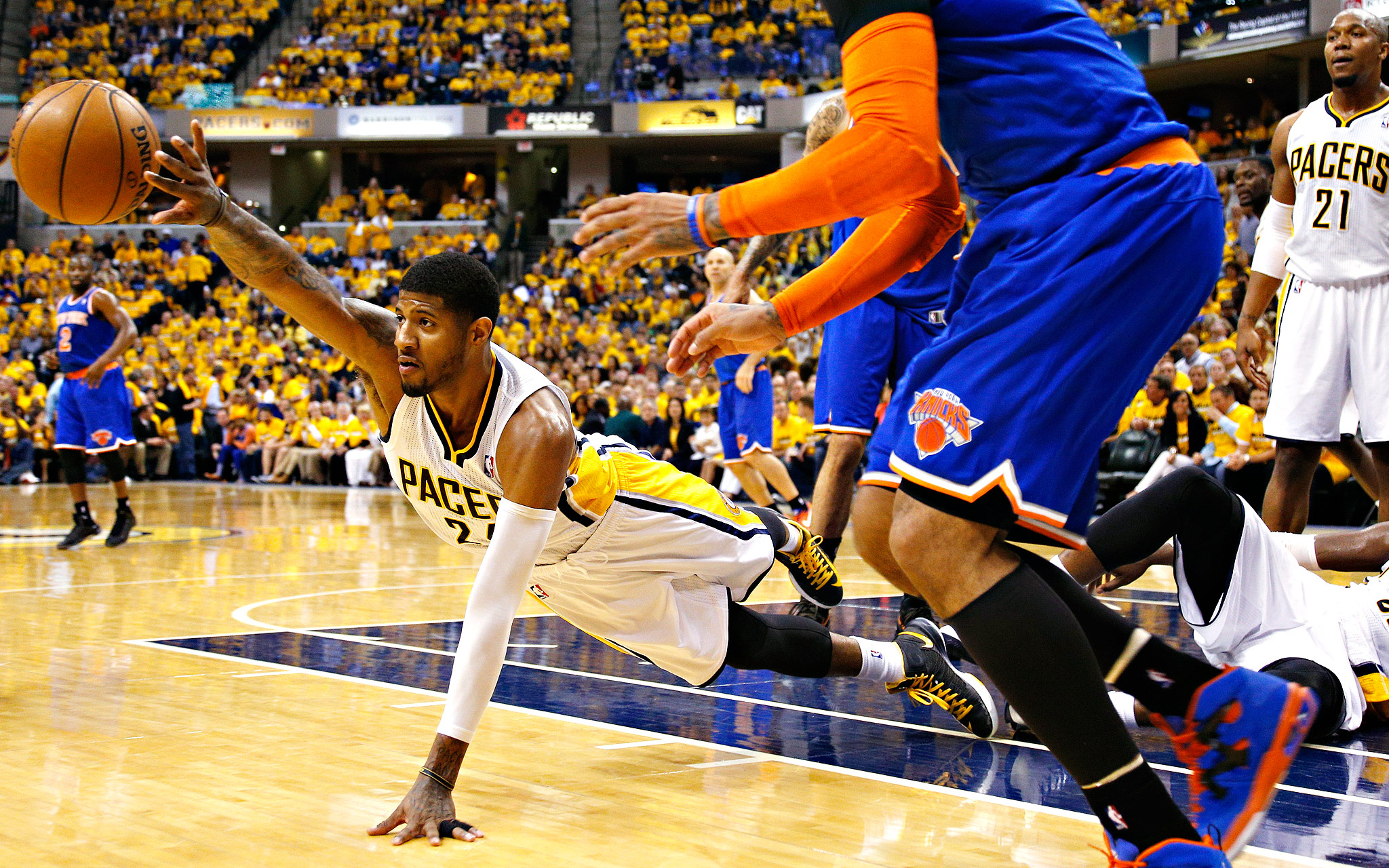 Diving Catch - The Weekend in Pictures for May 10 - May 12, 2013 - ESPN