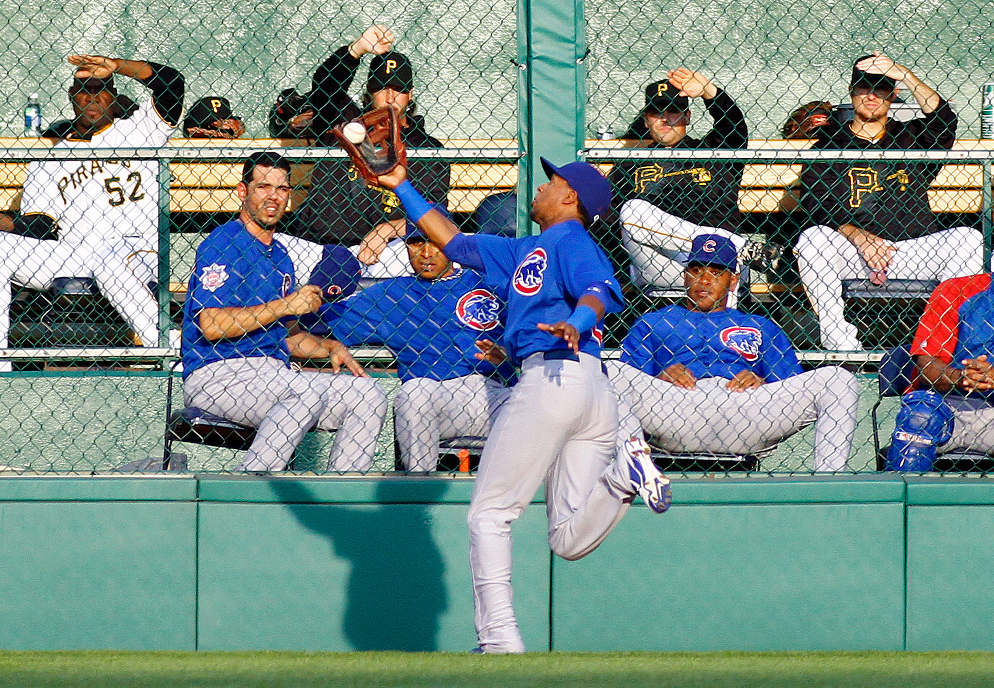 Hold On To The Ball! - The Week in Pictures for May 20-May 22, 2013 - ESPN