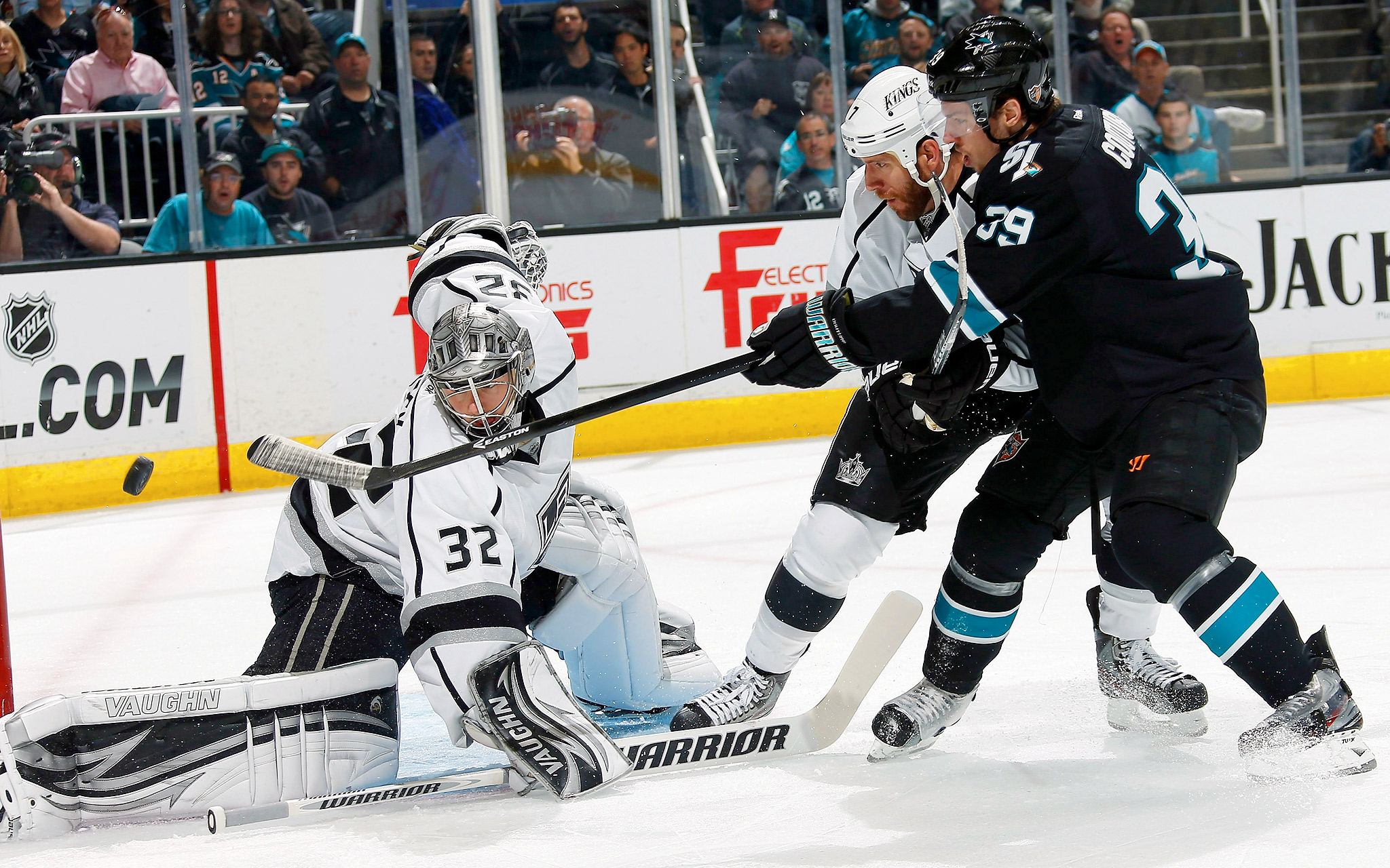 Faceoff In The Crease - The Week in Pictures for May 20-May 22, 2013 - ESPN
