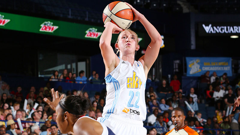 WNBA -- Point guard Courtney Vandersloot steps it up for Chicago Sky