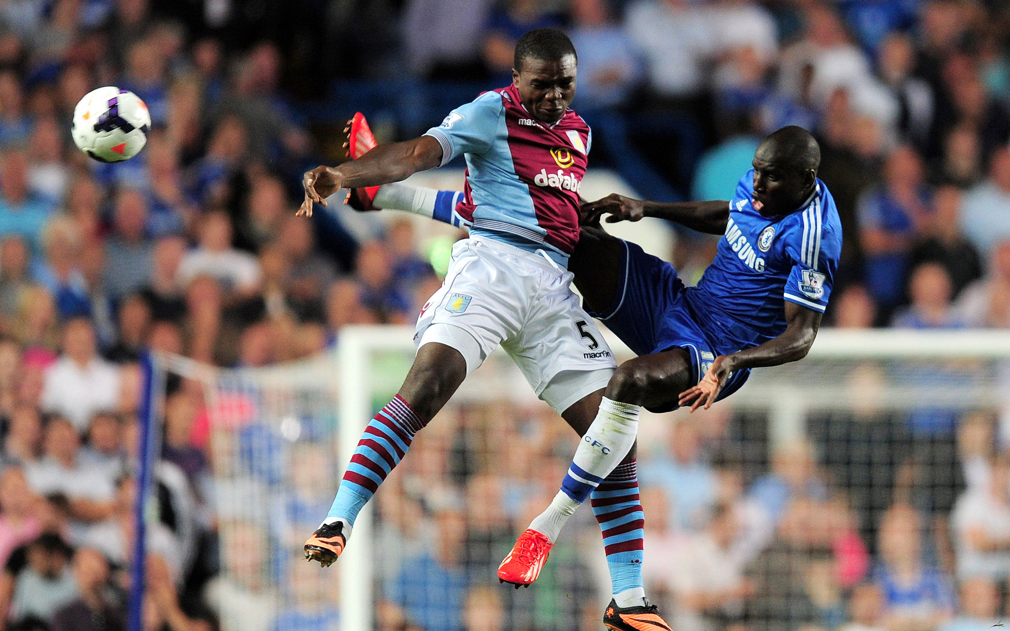 Ball Battles - The Week in Pictures for Aug 19-25, 2013 - ESPN