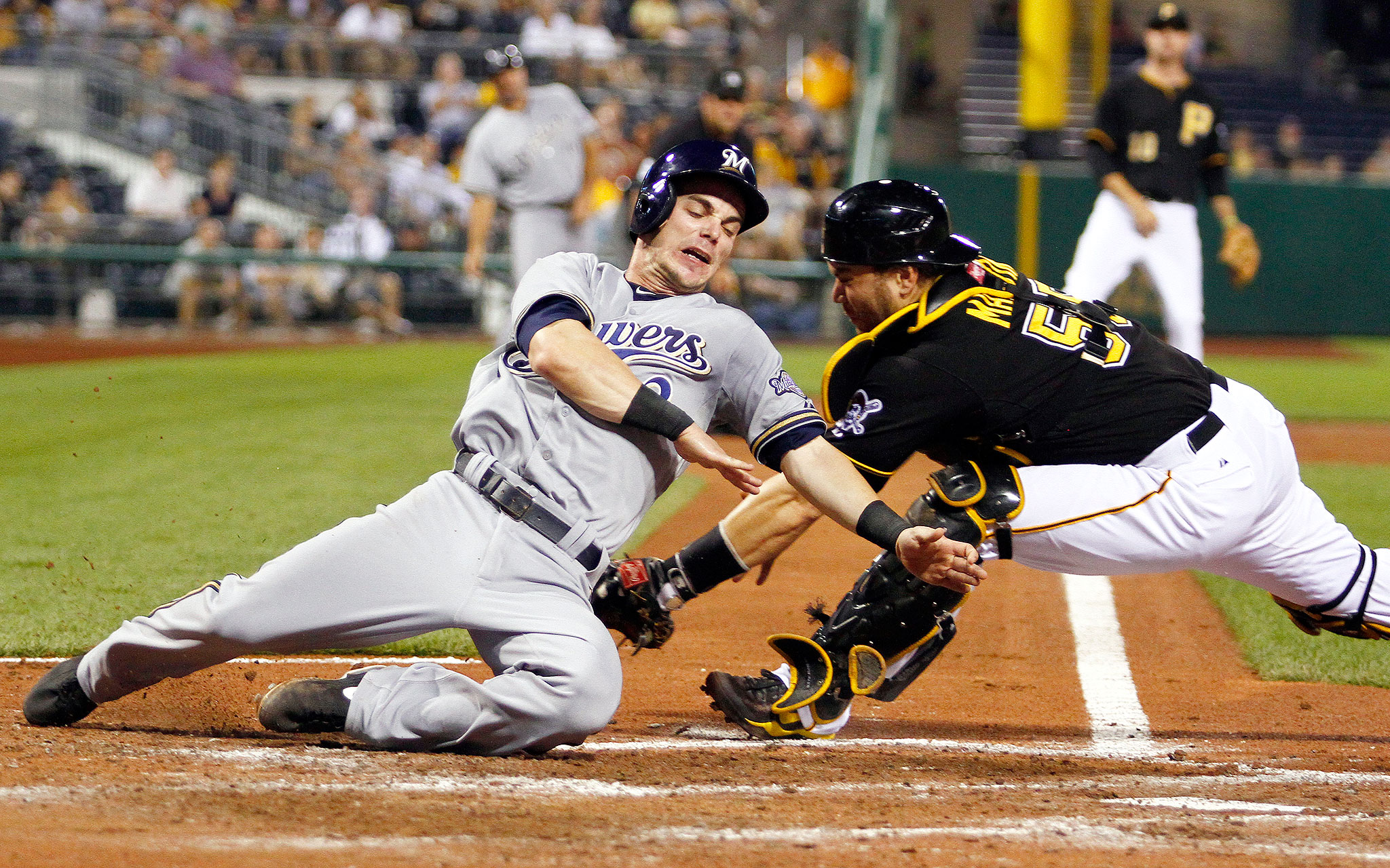 Evasive Action - The Week in Pictures for Aug. 26 - Sept. 01, 2013 - ESPN