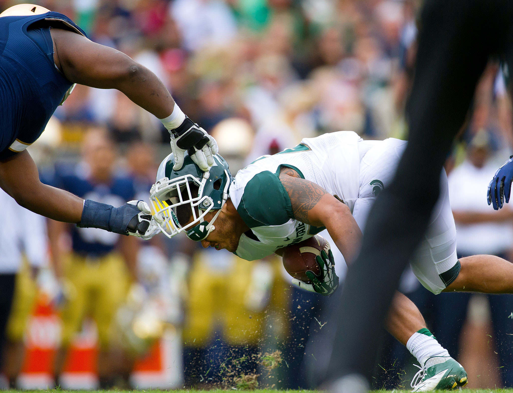 Head Hit - The Week in Pictures for Sept. 16-Sept. 22, 2013 - ESPN