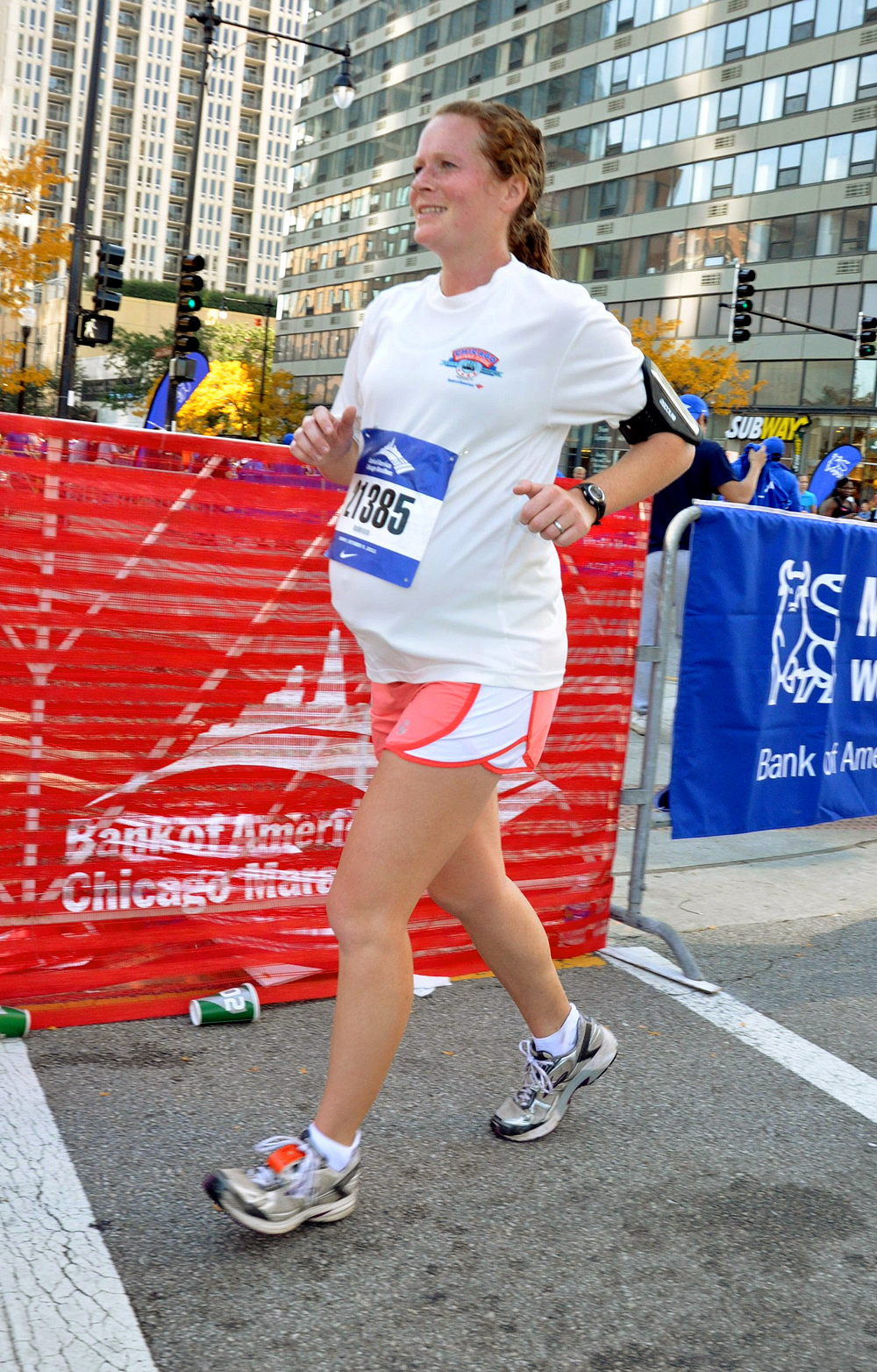 Amber Miller runs during the 2011 Chicago Marathon - ESPN