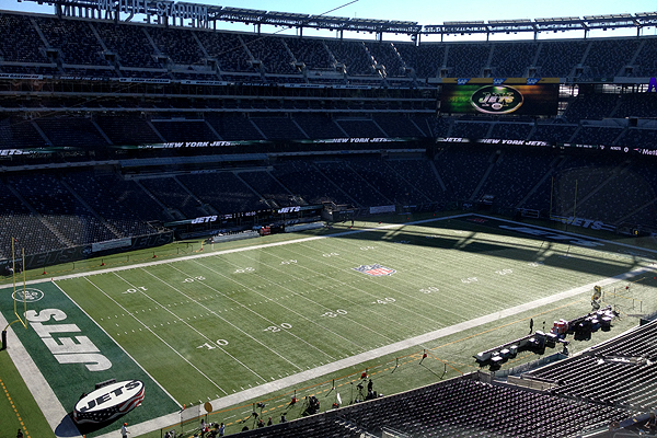 Collette Smith makes debut in training camp as Jets' 1st female coach ...