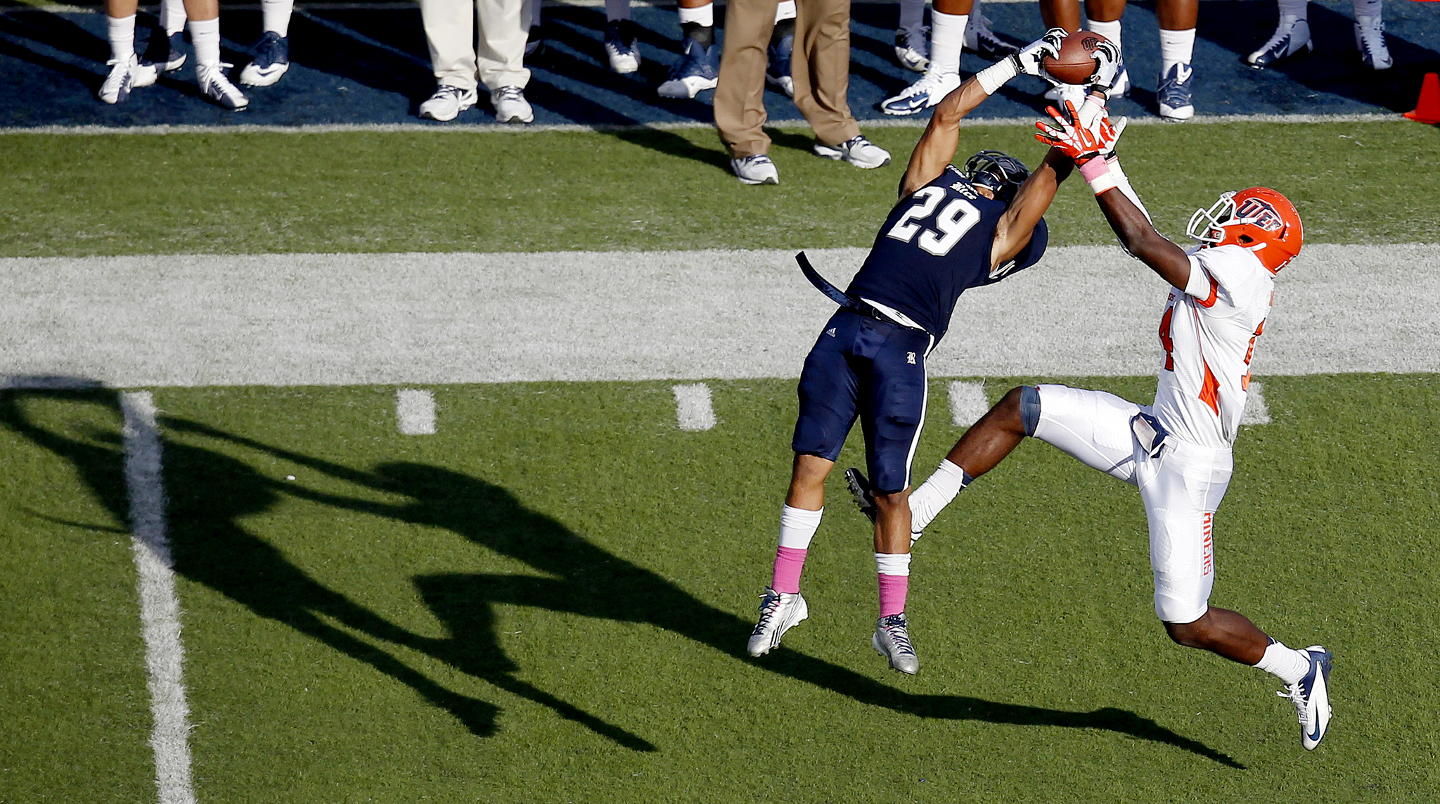 Bryce Callahan - The Week in Pictures for Oct. 21-28, 2013 - ESPN