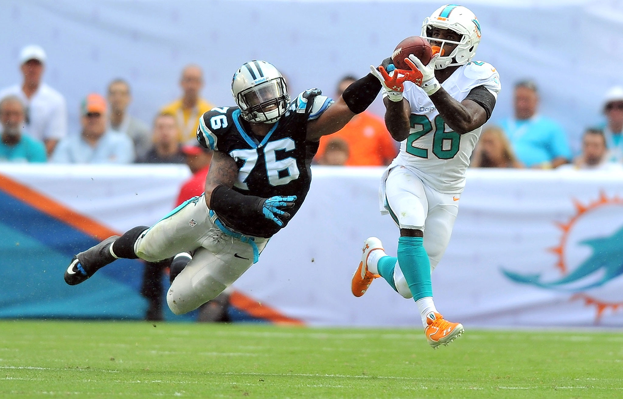 Up In The Air - NFL: Week 12 in Pictures - ESPN