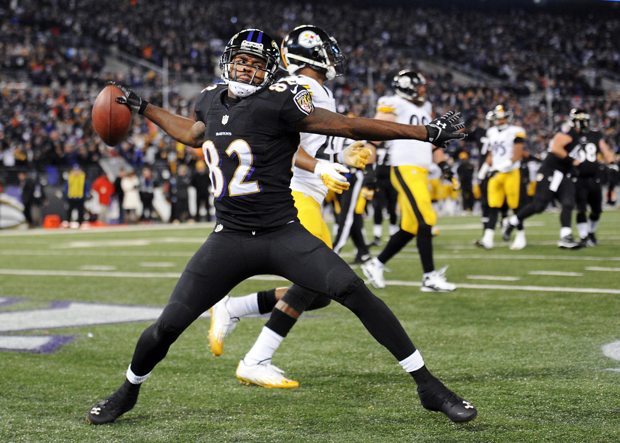 Spiking Distance - NFL: Week 13 in Pictures - ESPN