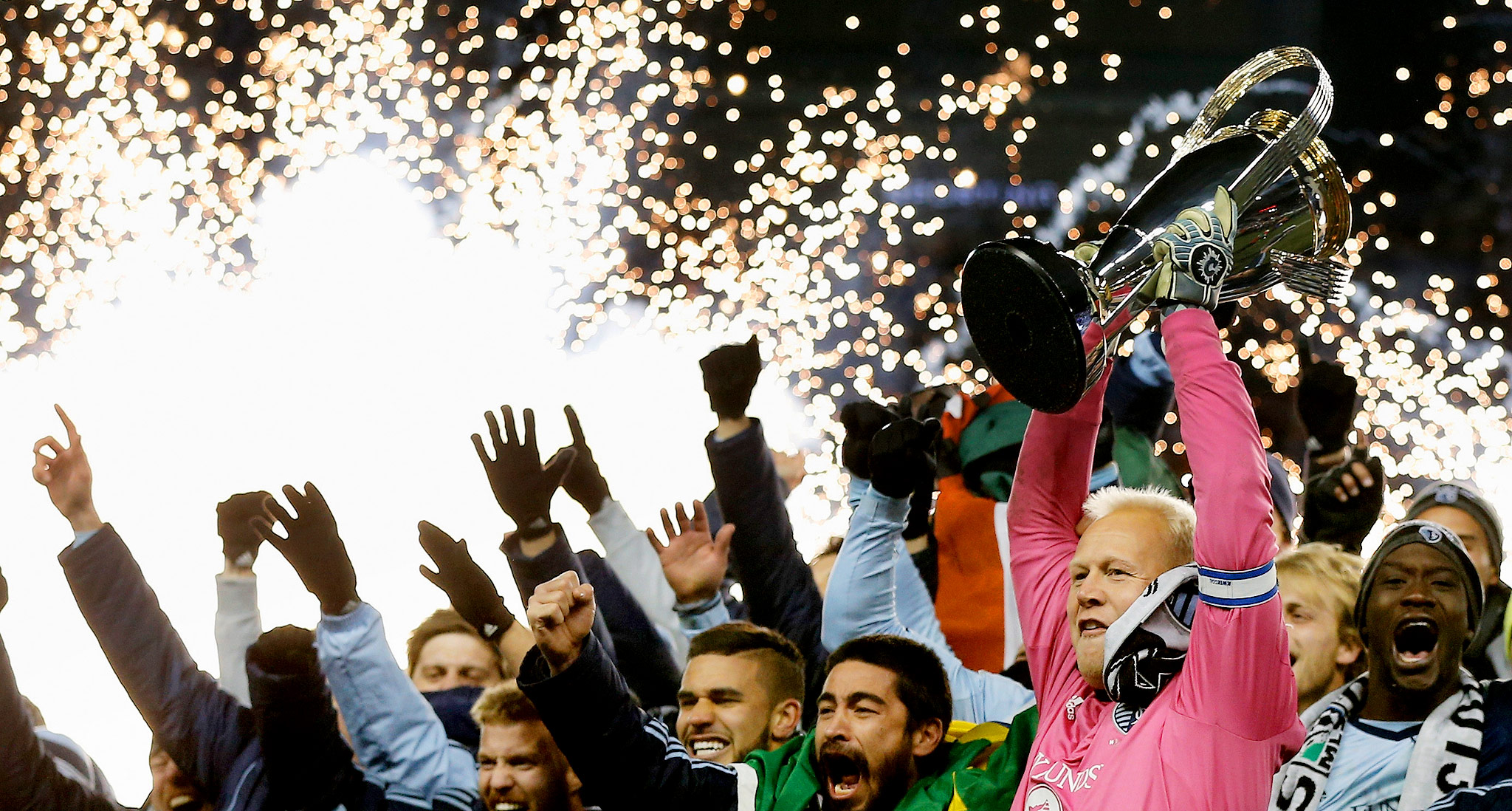 Sporting KC Celebrates - The Week in Pictures for Dec. 2-8, 2013 - ESPN