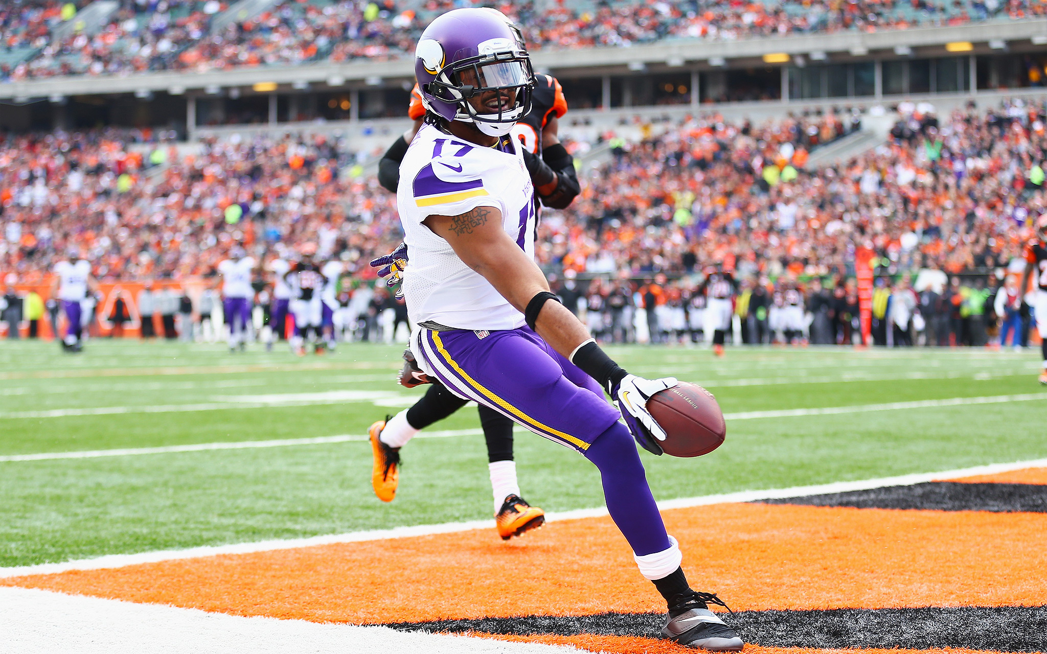 Reach For It - NFL Week 16 In Pictures - ESPN