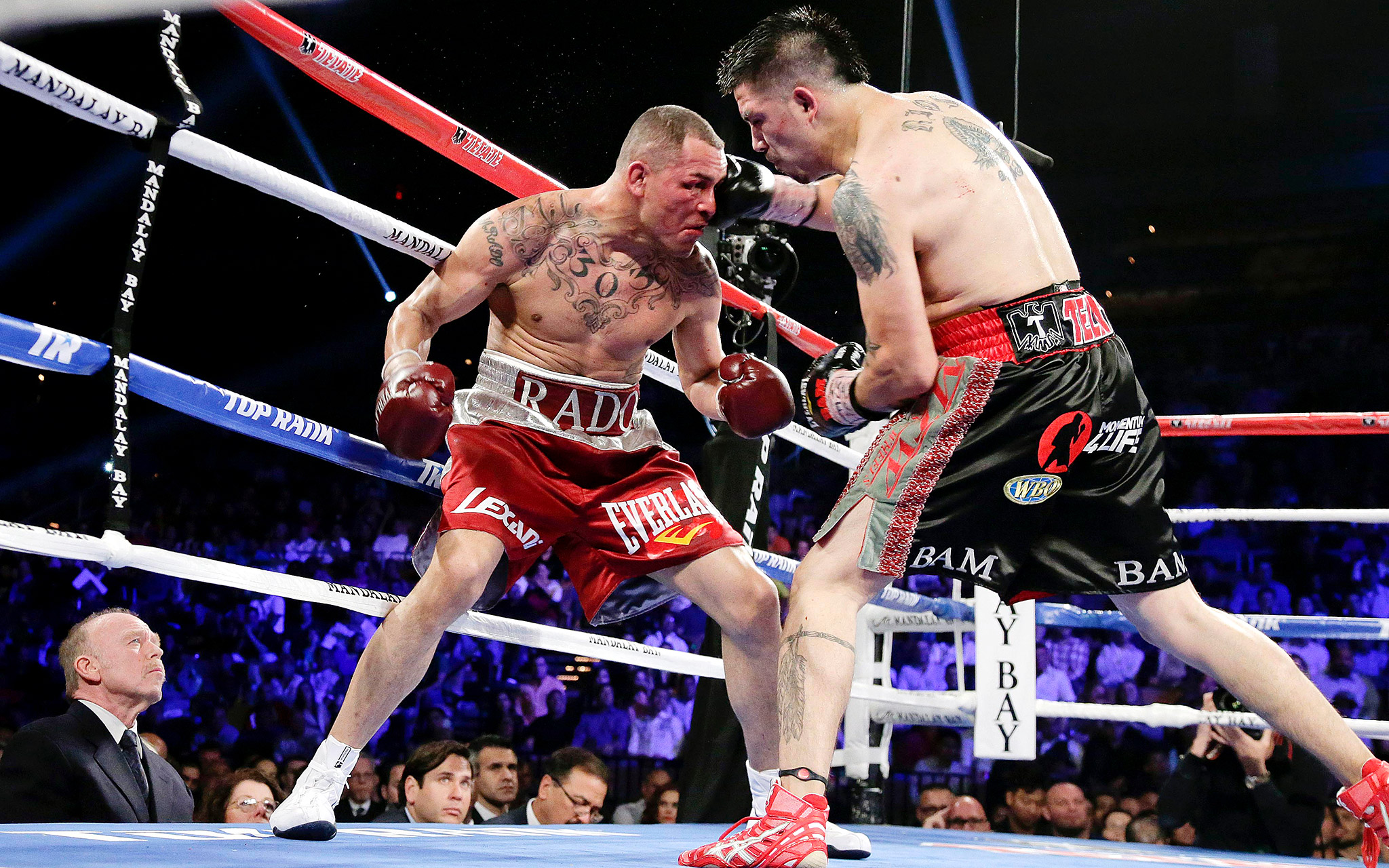 Round Of The Year: Rios-Alvarado II (2nd) - 2013 Year-End Boxing Awards ...