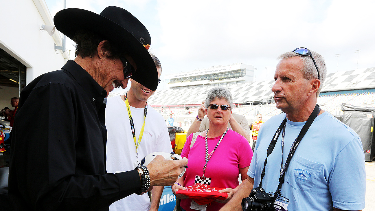 NASCAR - Tony Stewart went too far with Richard Petty remarks - ESPN