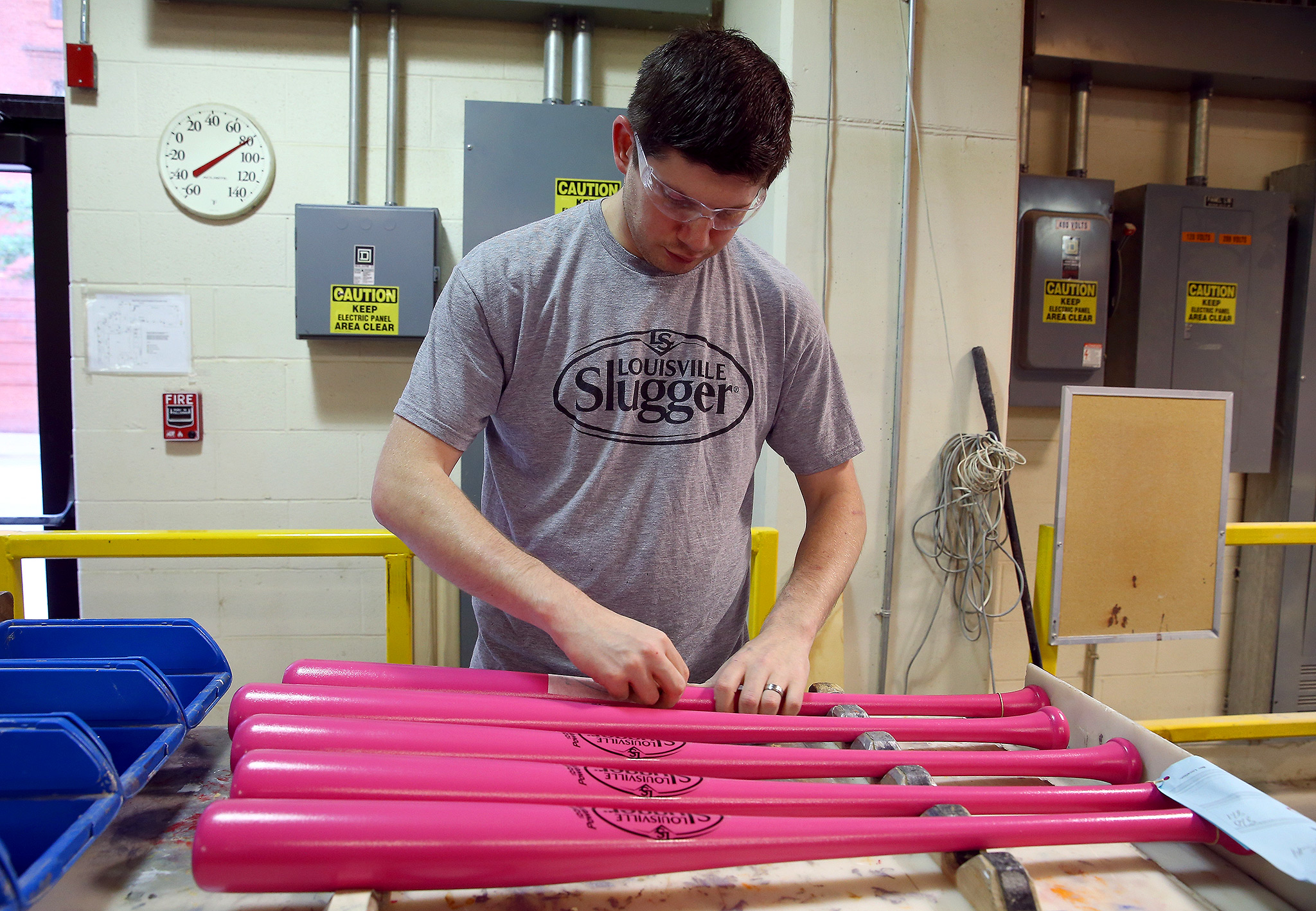 Pink Bats - The Week in Pictures: May 5-11, 2014 - ESPN