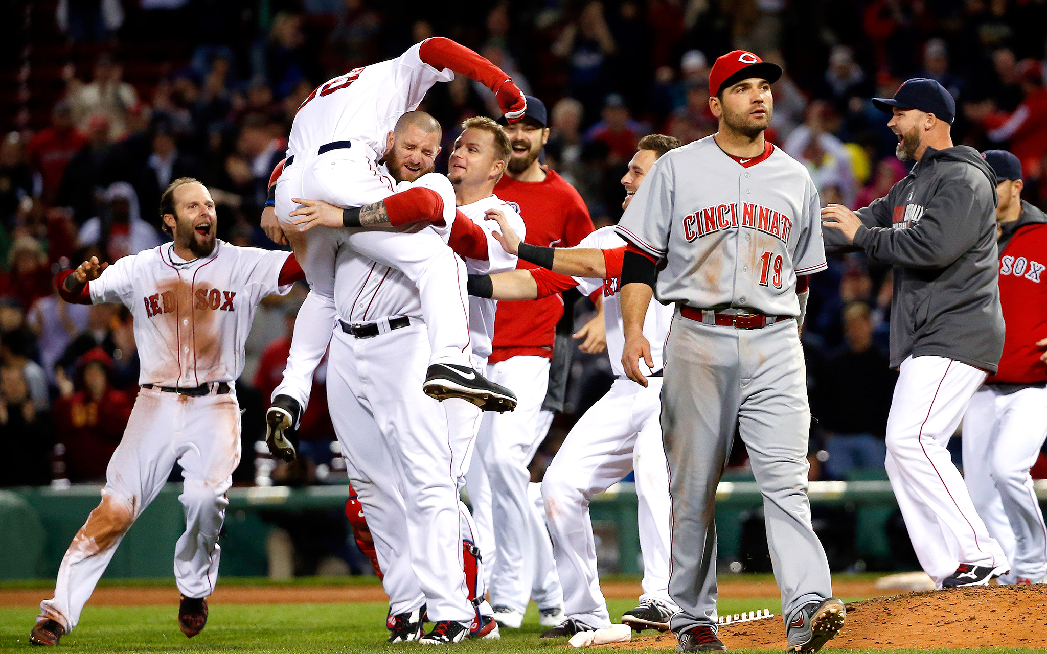 Sizemore Leaps - The Week in Pictures: May 5-11, 2014 - ESPN