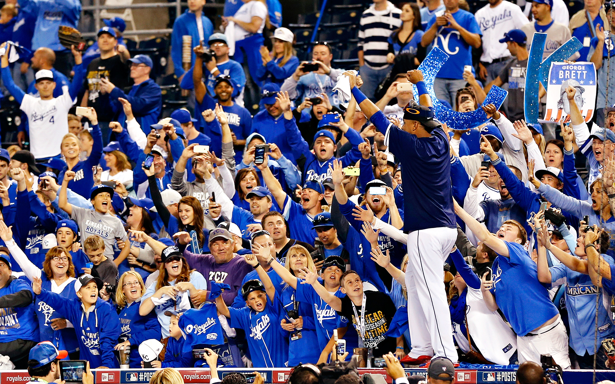 Salvador Perez - The Week in Pictures: October 13 - October 19, 2014 - ESPN