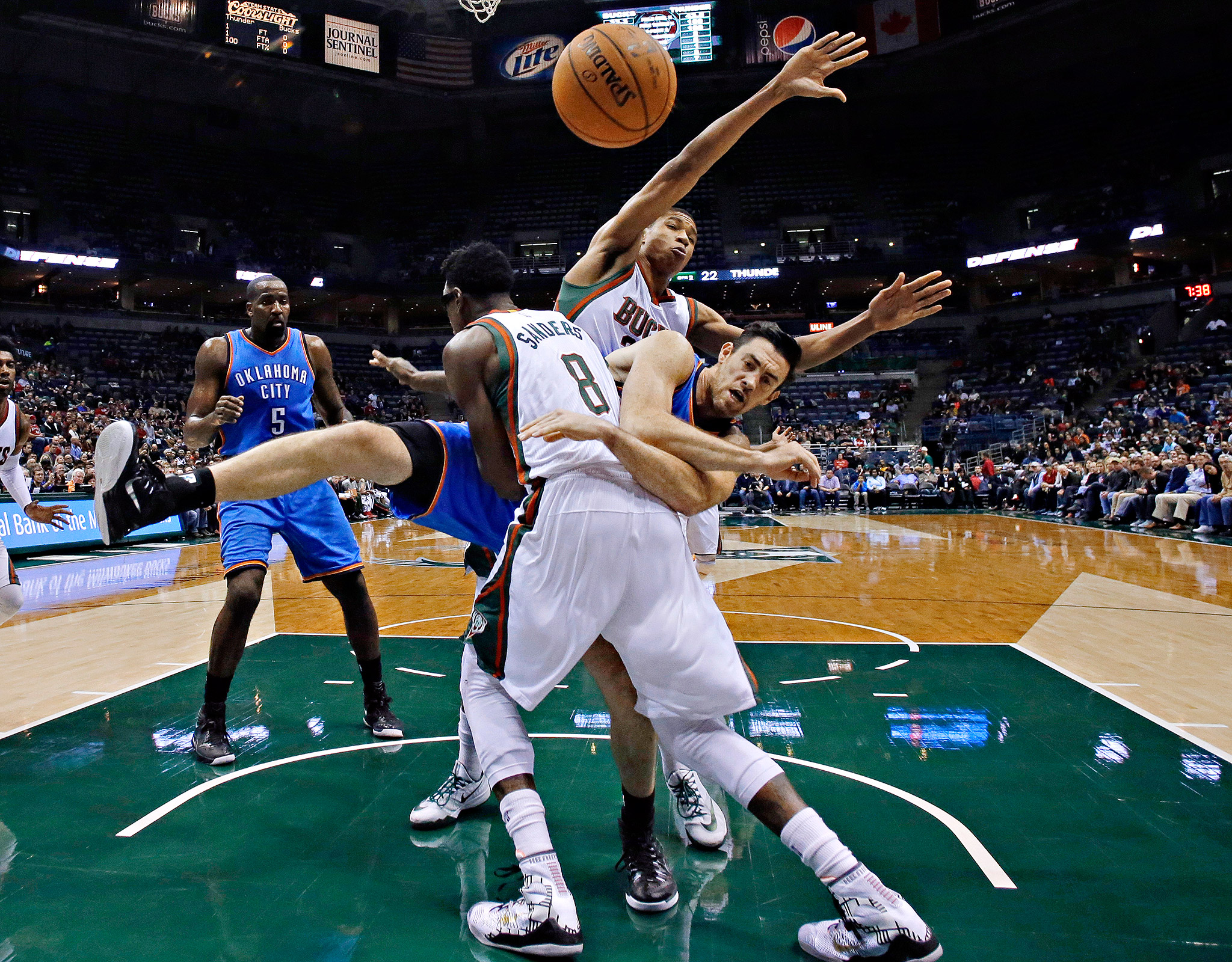 Nick Collison - The Week in Pictures: November 10-November 16, 2014 - ESPN