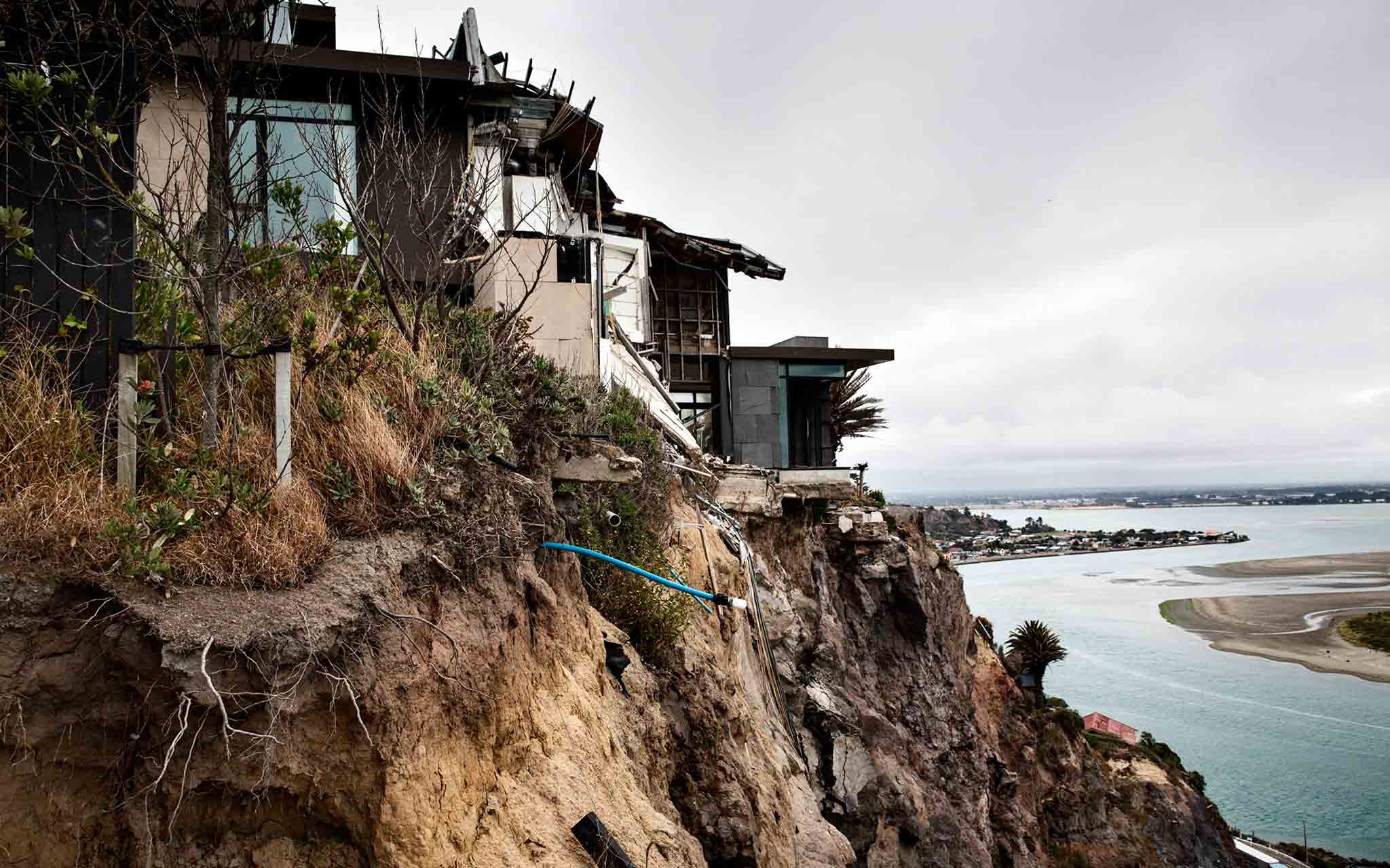 Catastrophic collapse - A City In Transition - ESPN