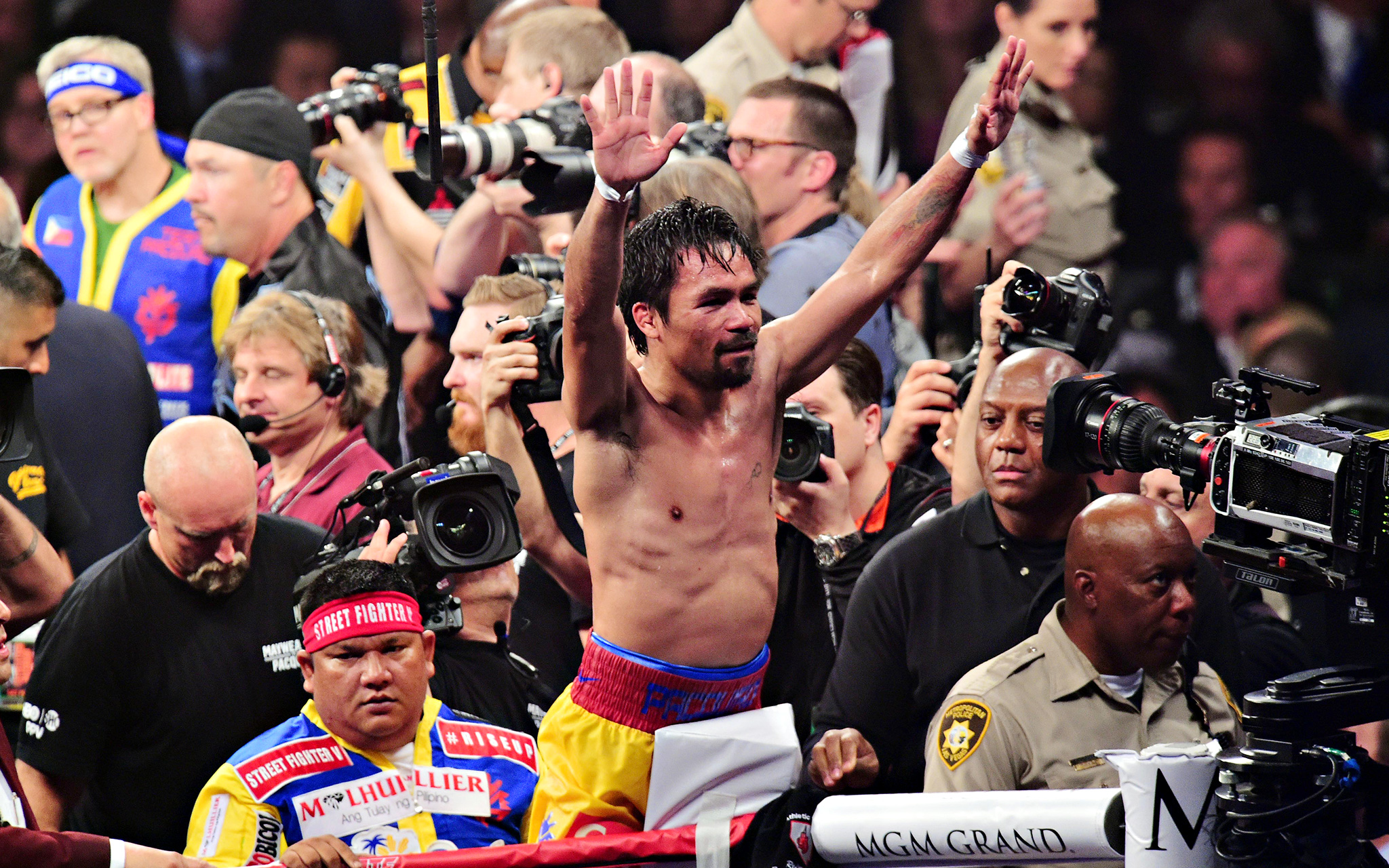 Manny waves on - Mayweather vs. Pacquiao fight night - ESPN