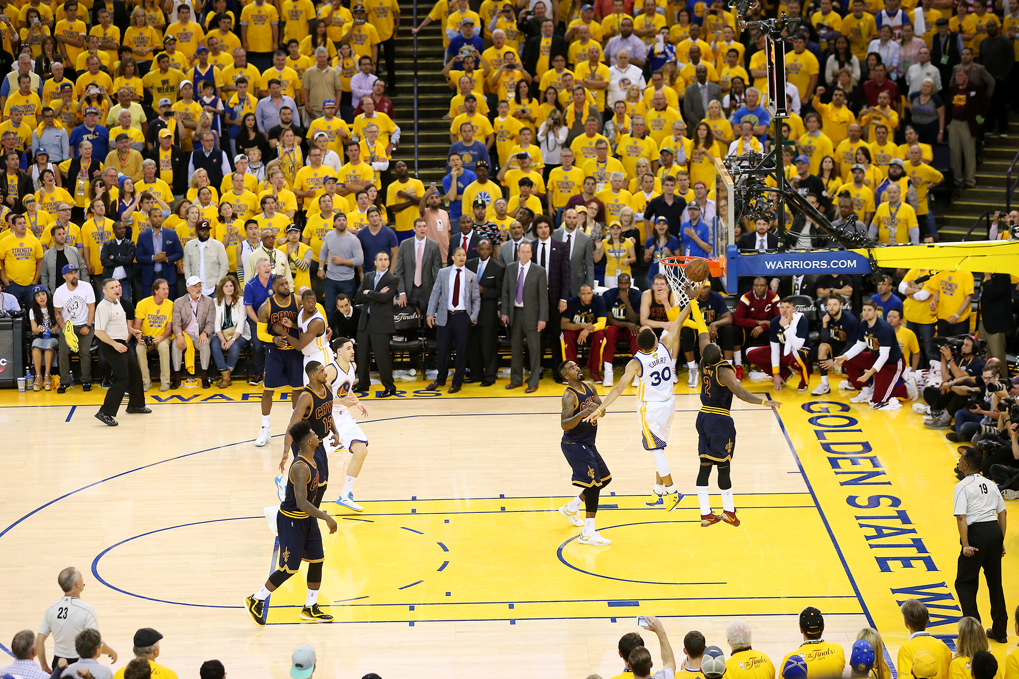 Kyrie's timely block - The NBA Finals - Game 1 - ESPN