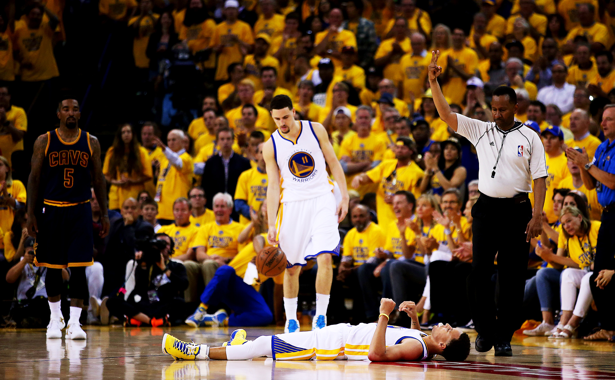 Curry pounces on mismatch - The NBA Finals - Game 1 - ESPN