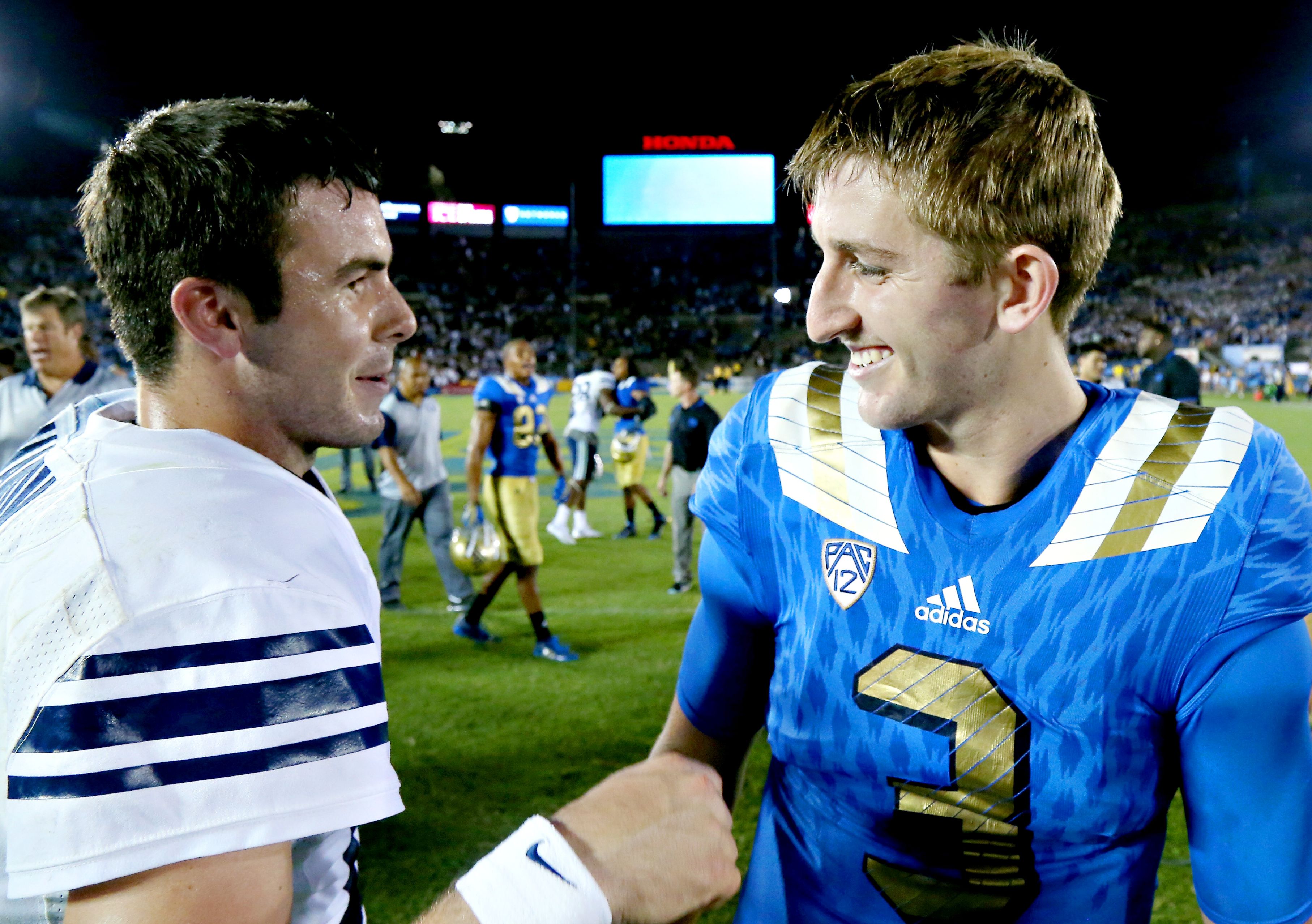 Top Photos of the Four Matchups in Week 3 of Top 25 Teams - ESPN