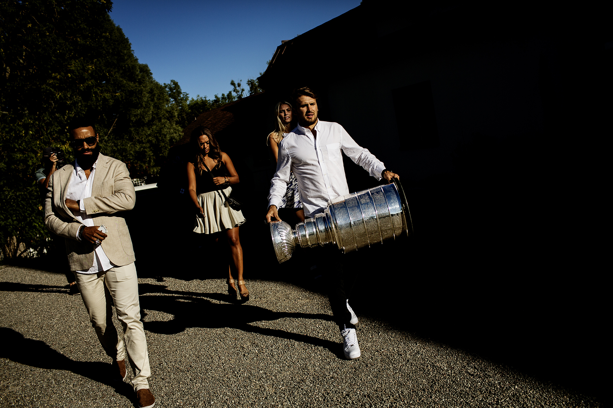 Marcus Kruger and Johnny Oduya's day with the Stanley Cup - ESPN