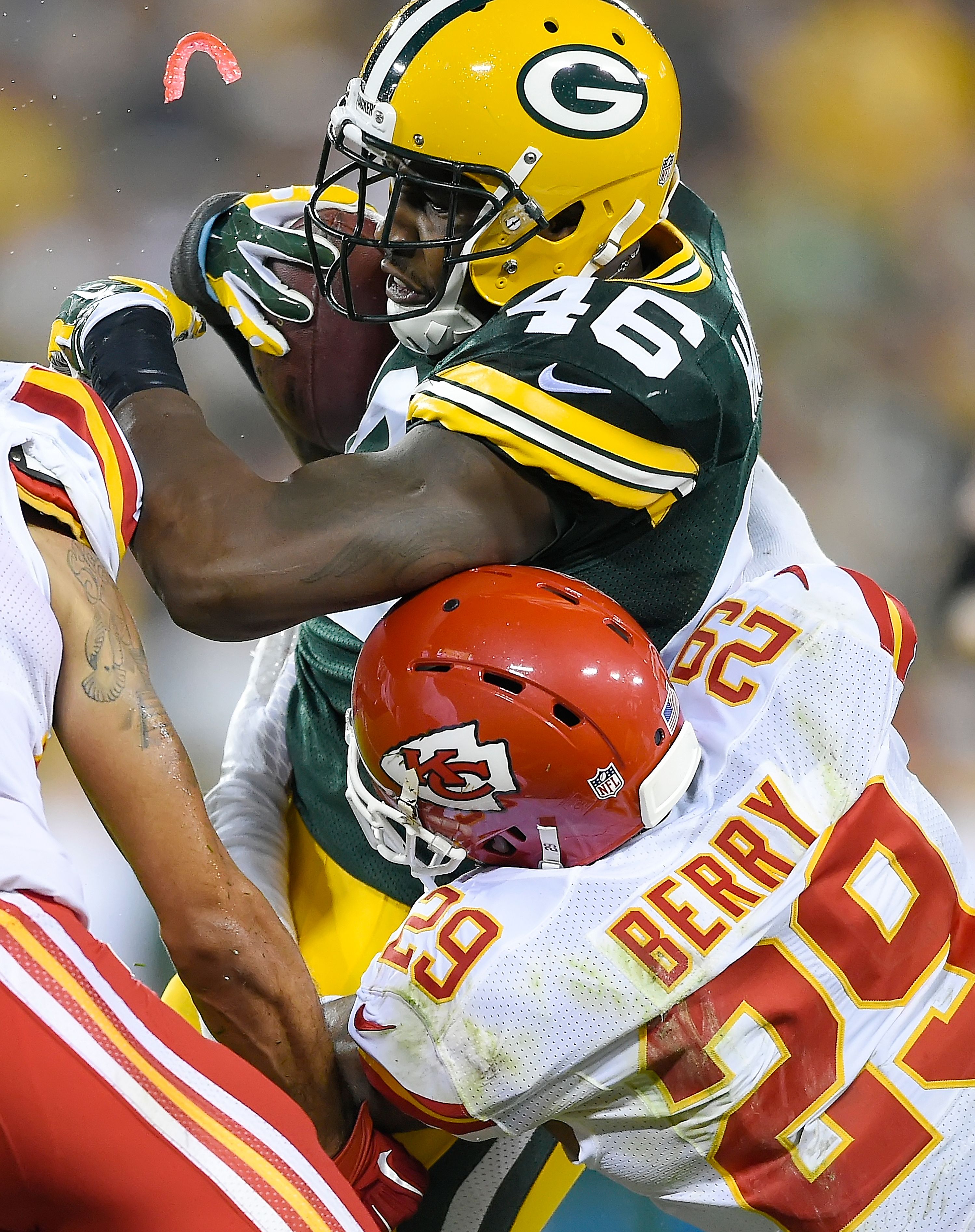 Hard hit - Photos: Packers vs. Chiefs - ESPN