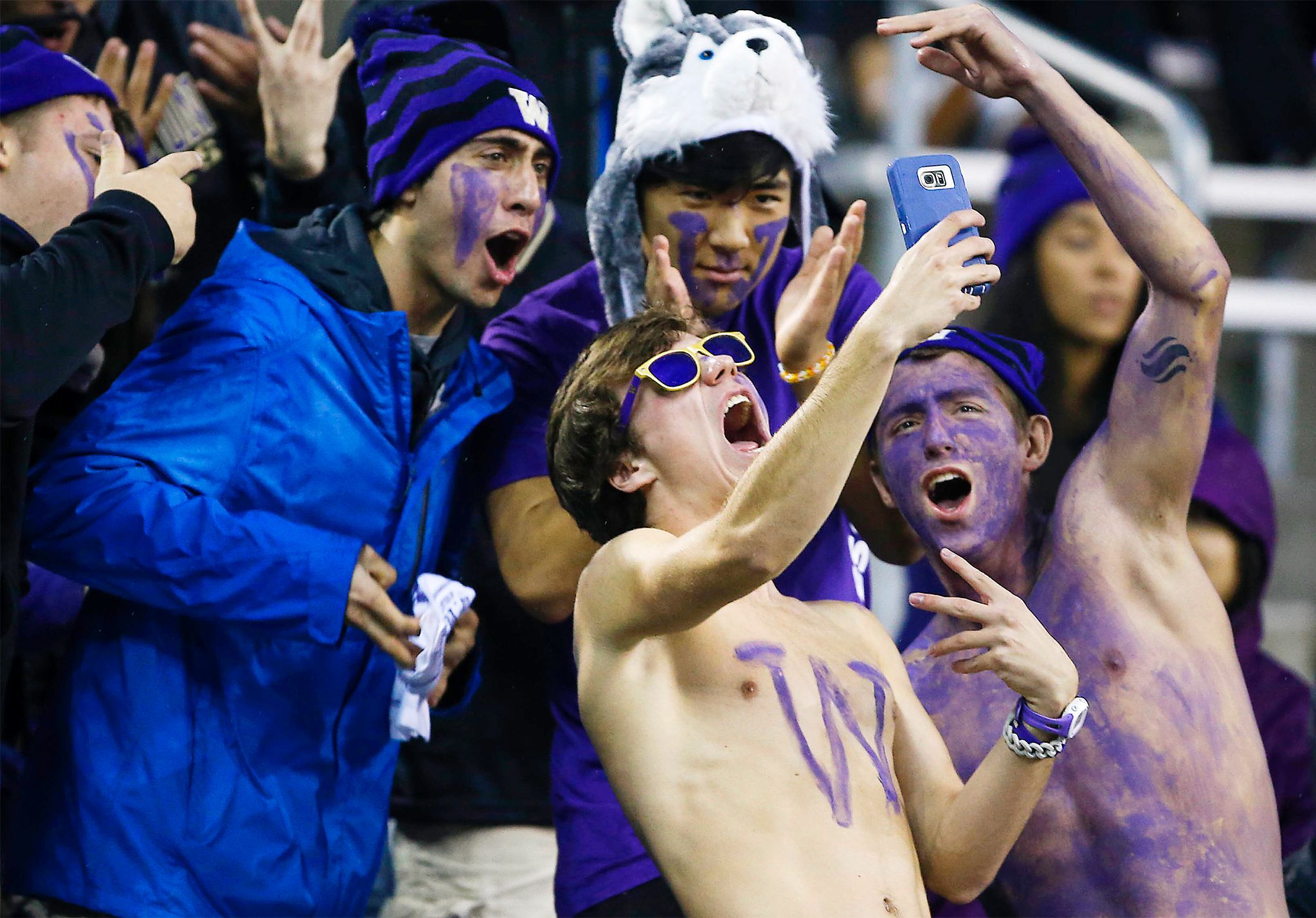 Washington Huskies fans - Photos: College Football Bands and Fans - ESPN