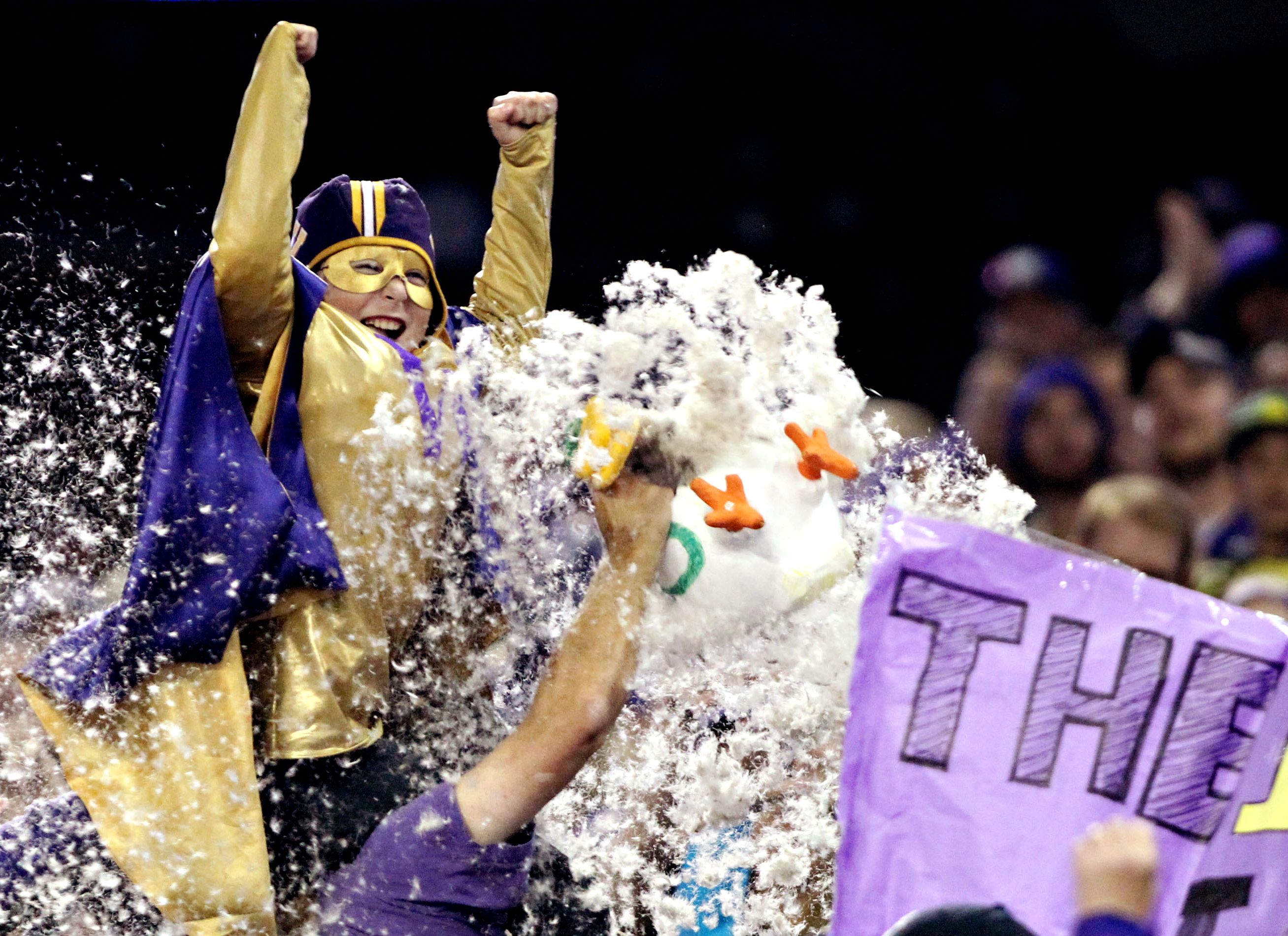 Captain Husky - Photos: College Football Bands and Fans - ESPN