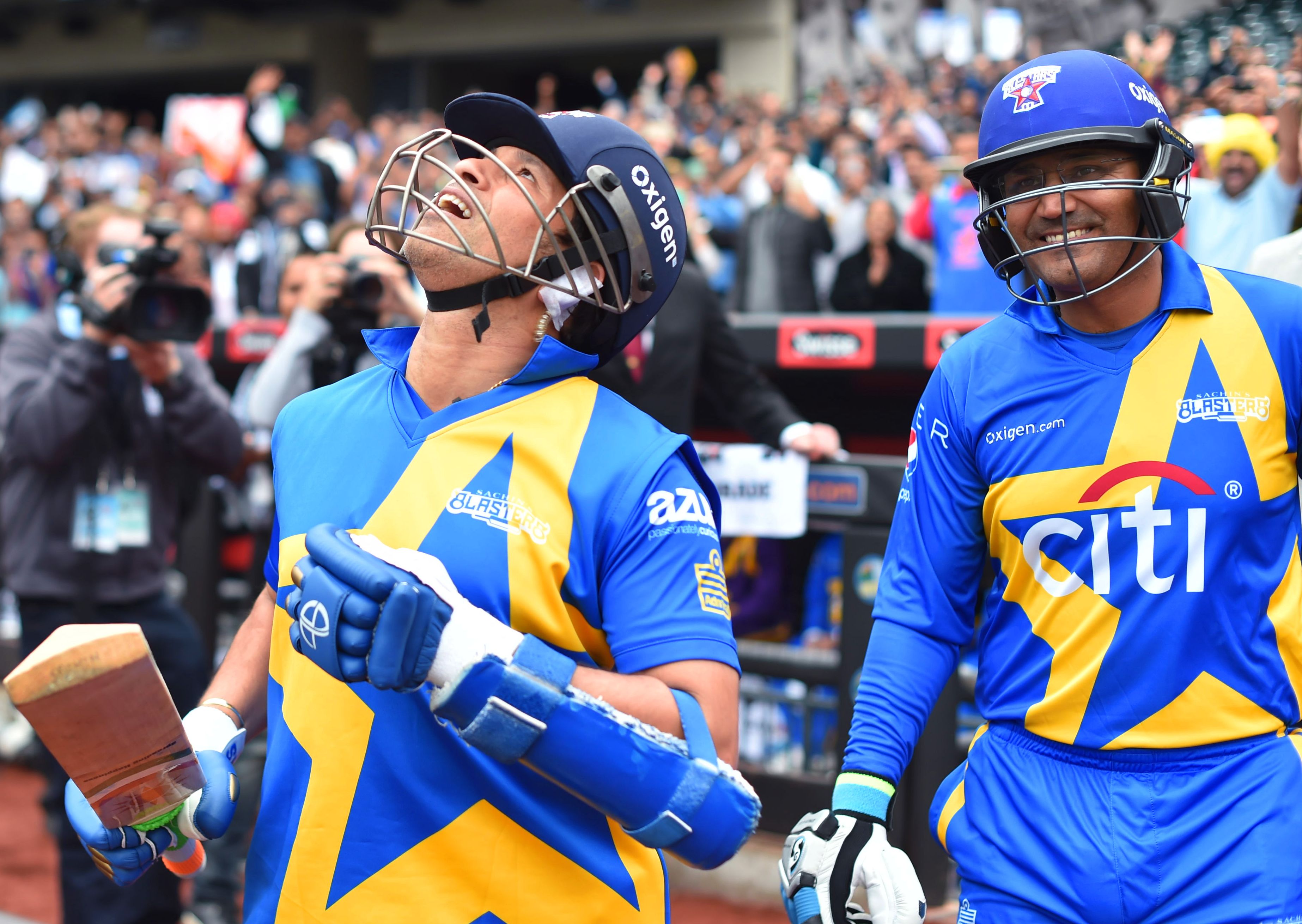 A glance skyward - Photos: Cricket All-Stars at Citi Field - ESPN