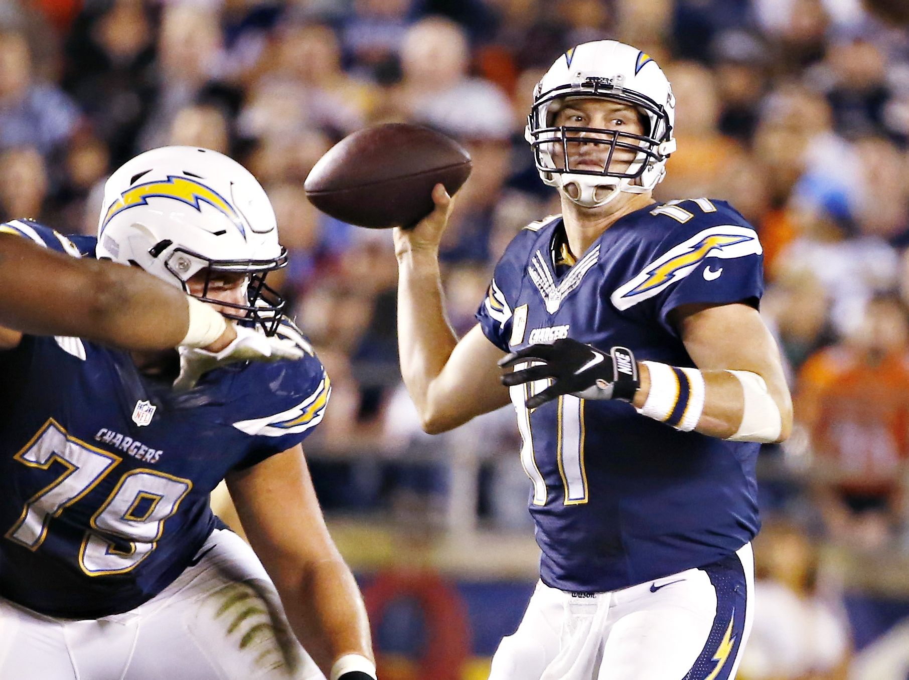 Philip Rivers Makes His Move - Photos: Bears vs. Chargers - ESPN