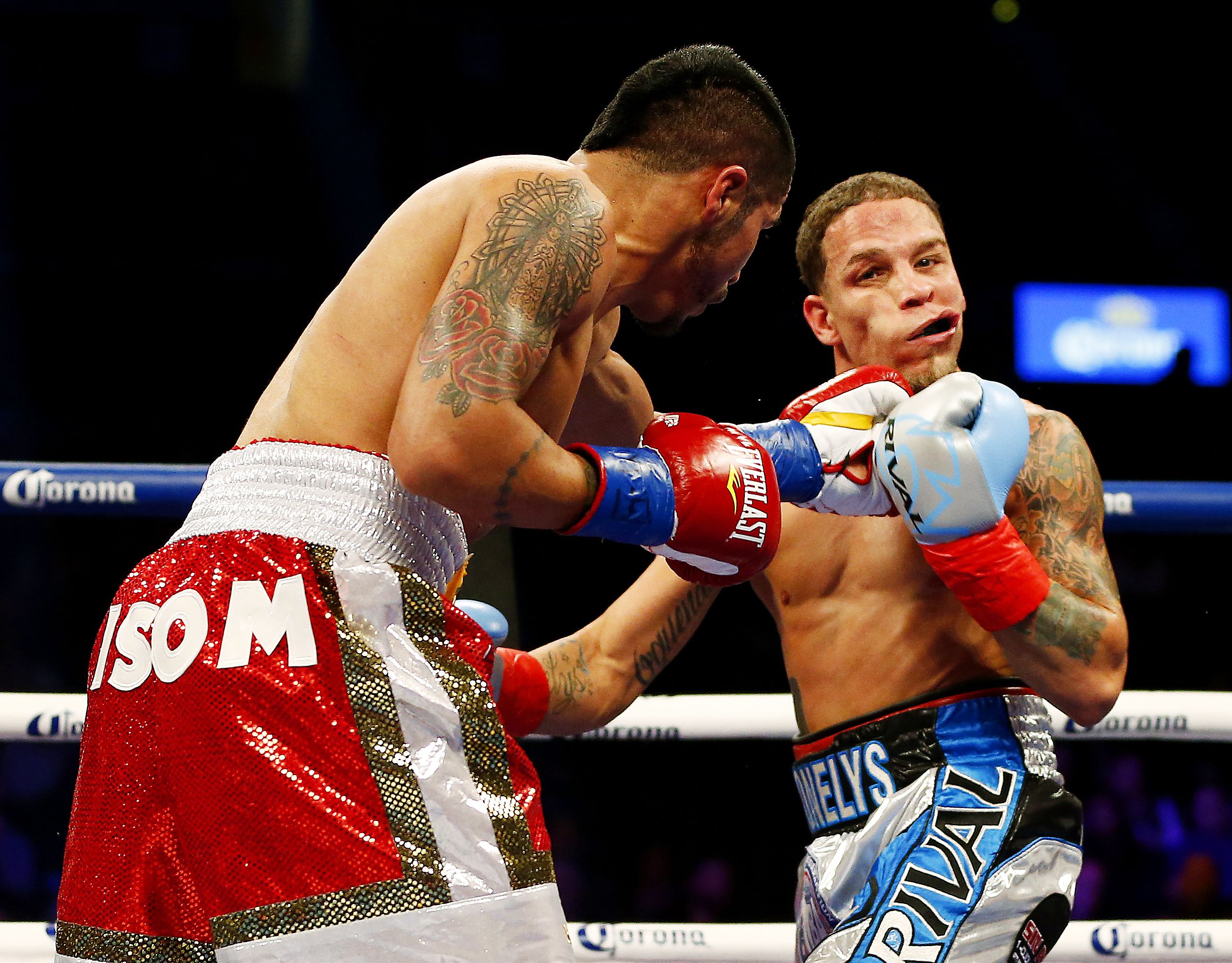 Chin checker - Photos: Daniel Jacobs vs. Peter Quillin - ESPN